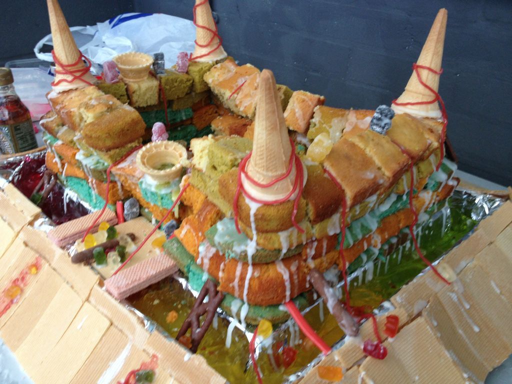 Castle Cake (Destroy Your Food and Eat It) : 6 Steps (with Pictures ...