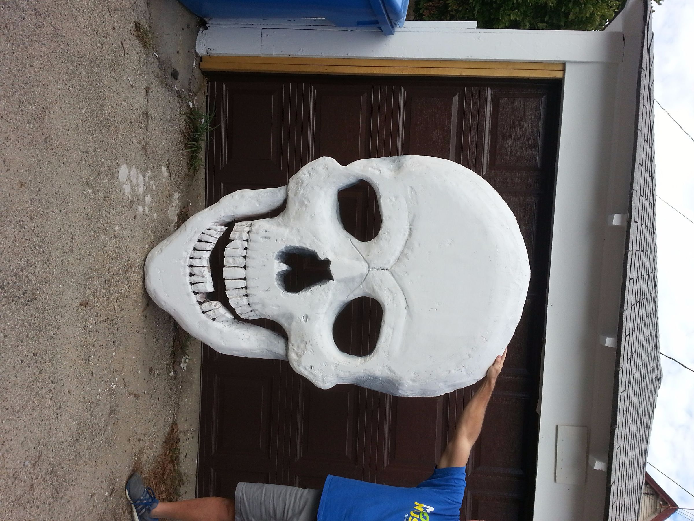 Giant Skeleton Halloween Decoration : 10 Steps (with Pictures ...