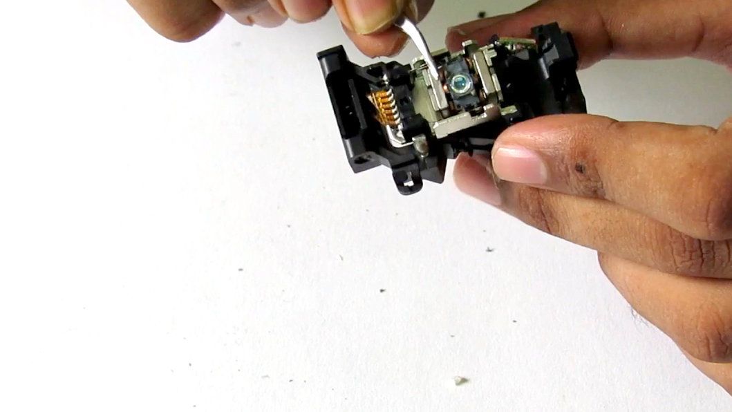 How to Salvage a DVD Drive for Free Parts : 7 Steps (with Pictures ...