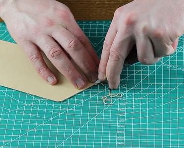 Crafting Leather Coin Wallet | DIY Leatherworking Tutorial : 8 Steps (with Pictures) - Instructables