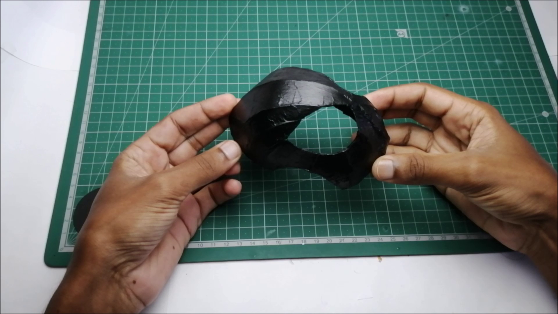 Functional Spiderman Mask From No Way Home With Moving Lens - Gold and ...