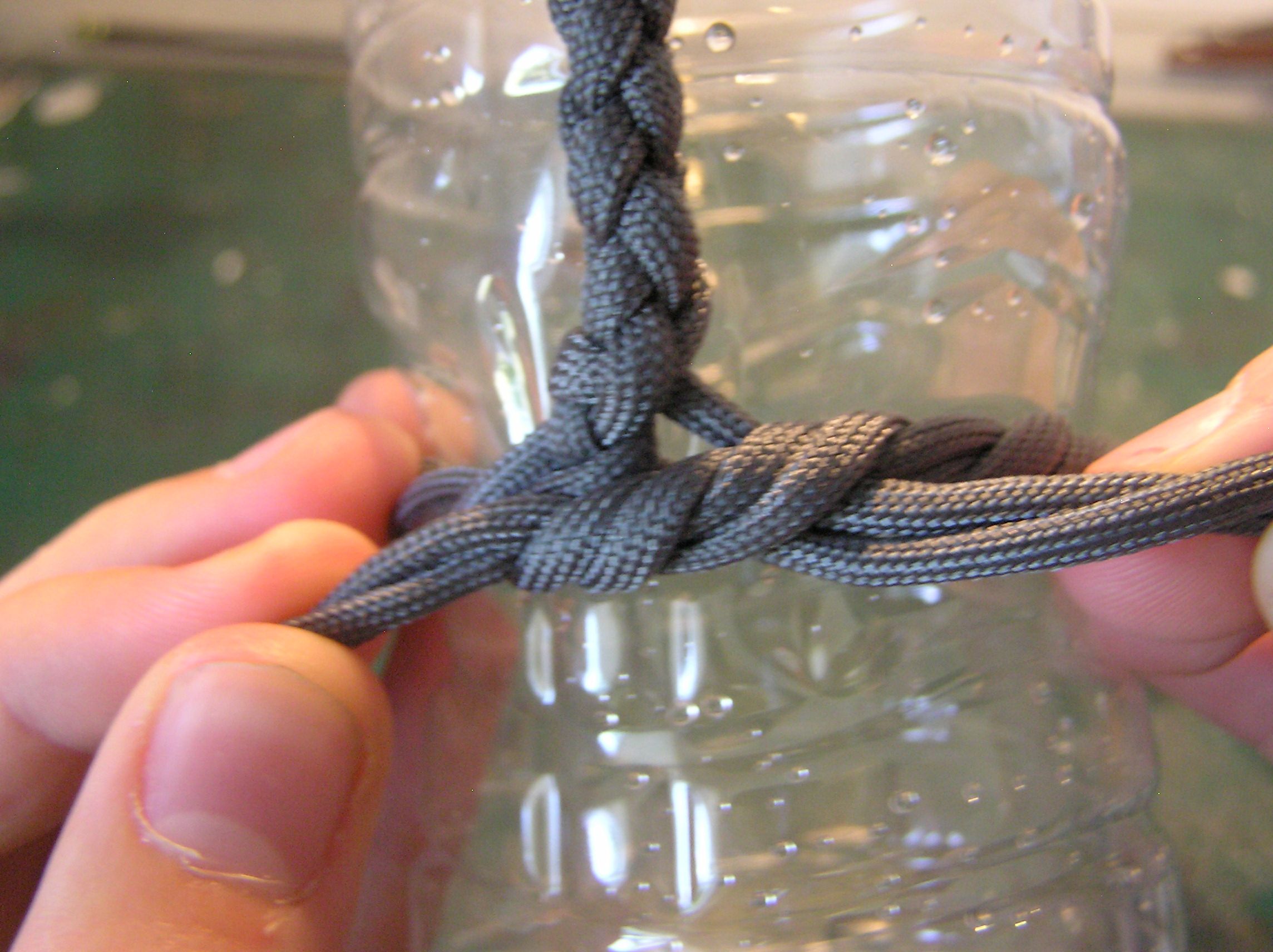 Paracord Water Jug Harness. : 6 Steps (with Pictures) - Instructables