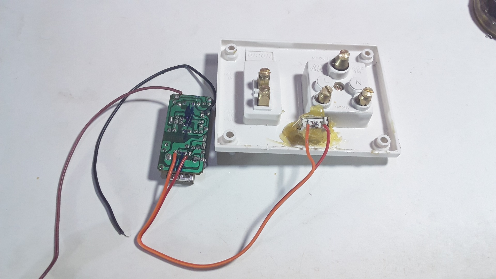 Usb Wall Outlet Hack : 9 Steps (with Pictures) - Instructables