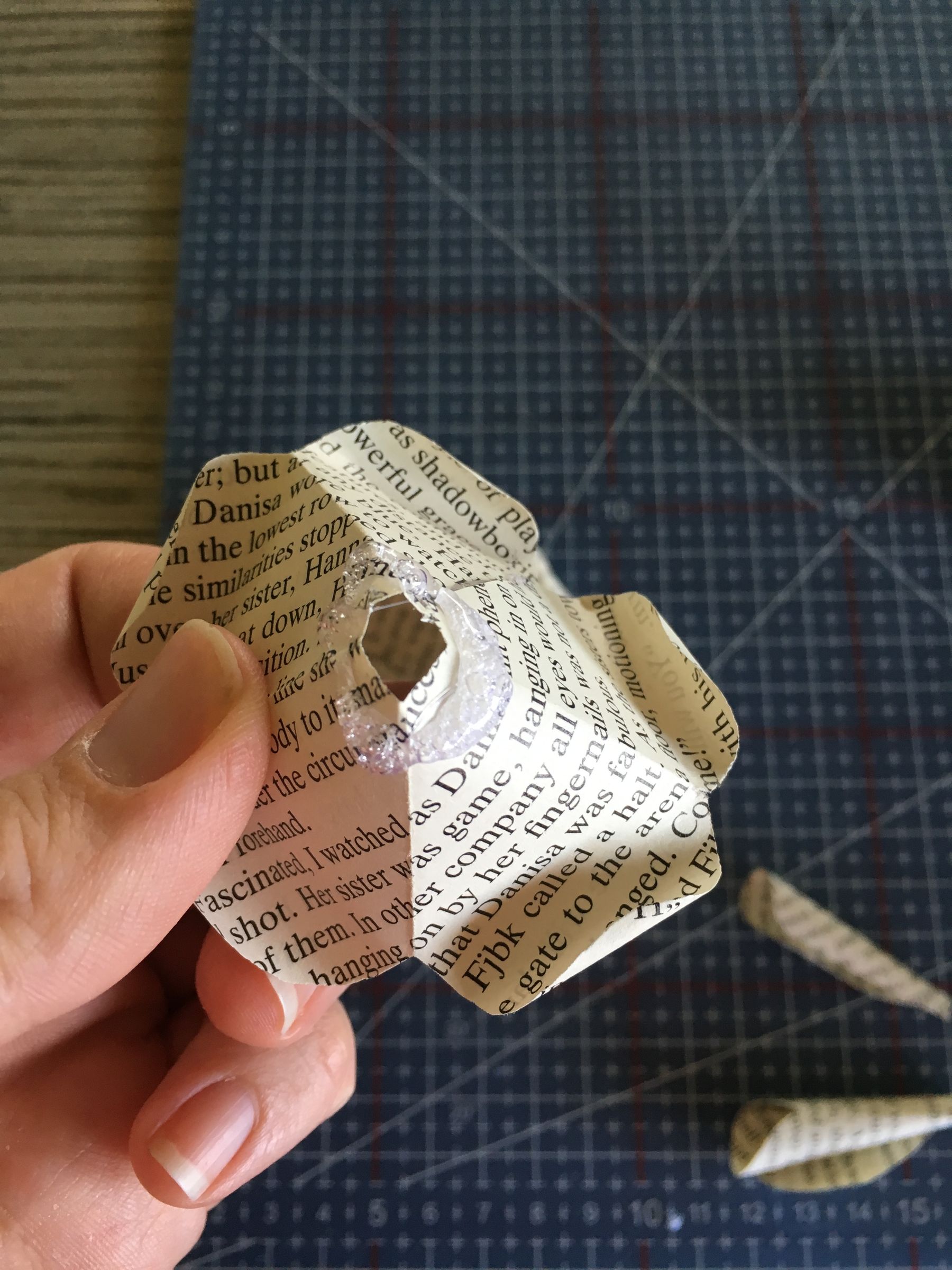 Book Page Roses : 5 Steps (with Pictures) - Instructables