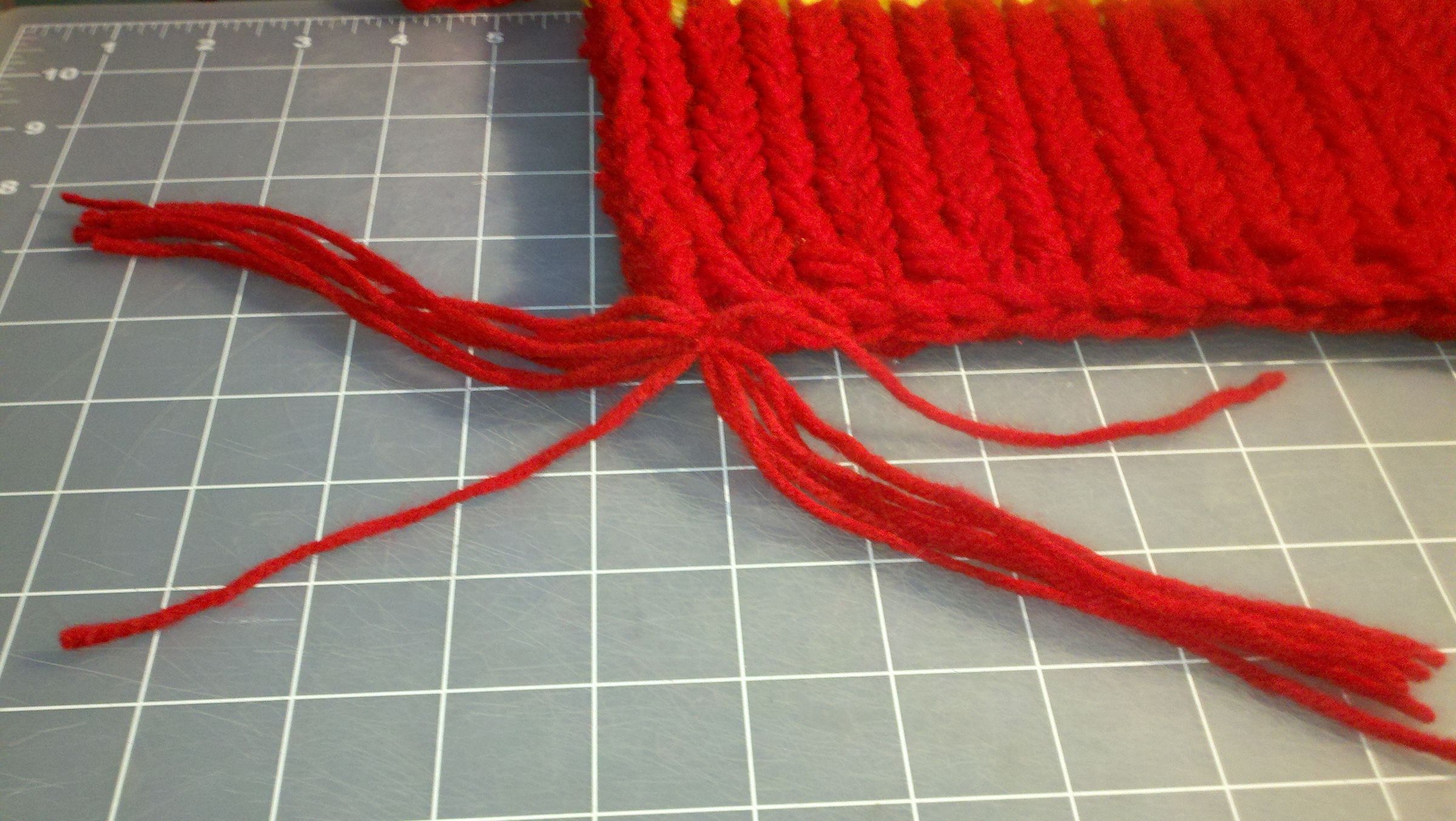 Loom Knit Gryffindor Scarf : 13 Steps (with Pictures) - Instructables