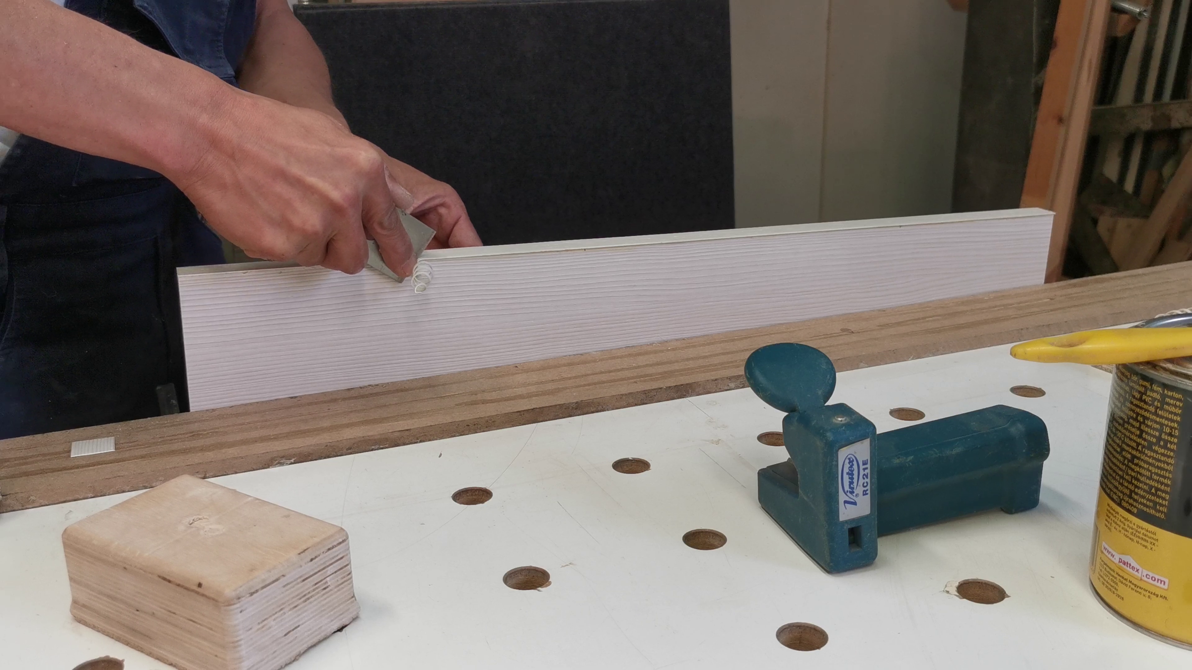 Particleboard Desk : 14 Steps (with Pictures) - Instructables