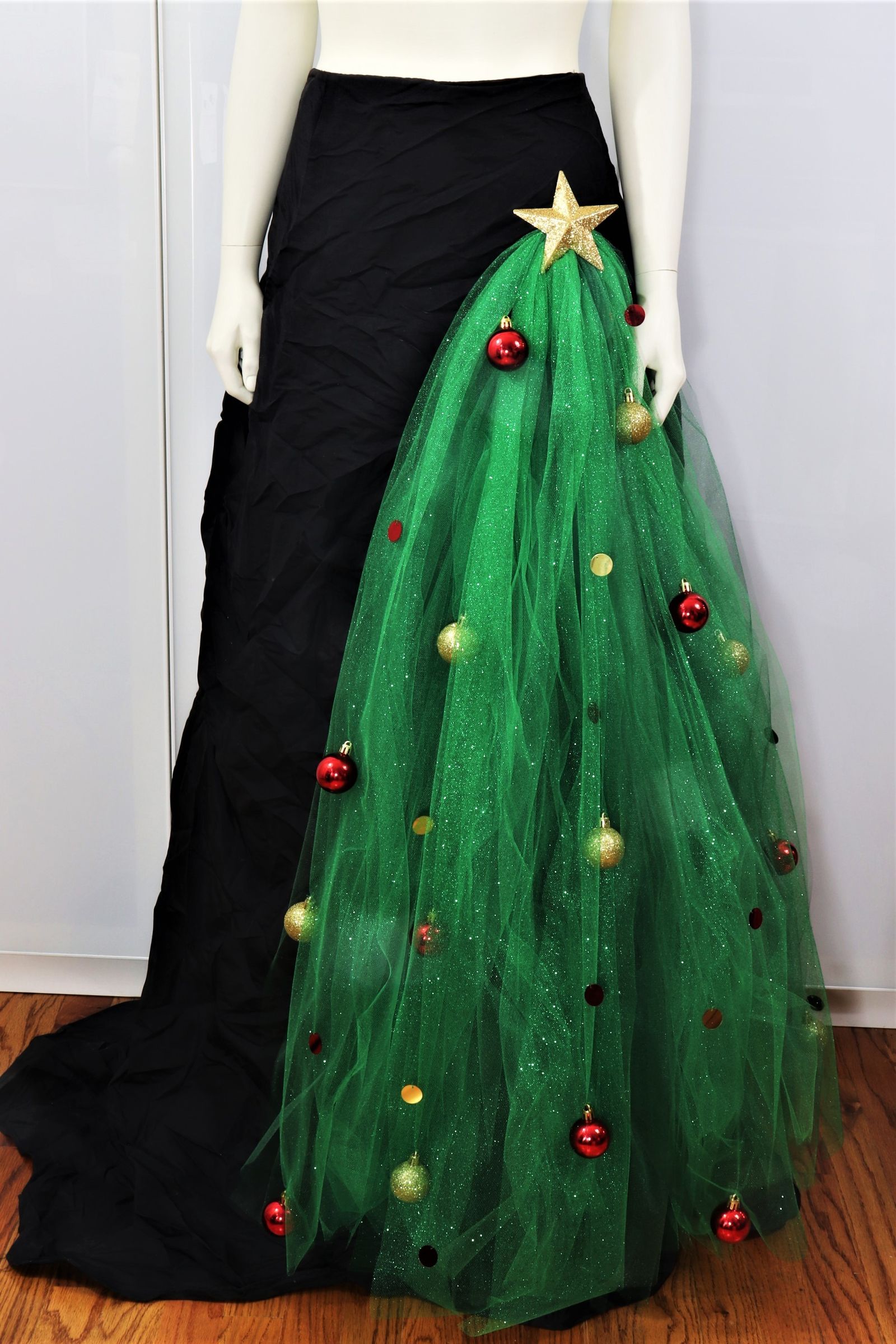 Festive Multi-Way Brooch Scarf Accessory : 18 Steps (with Pictures ...
