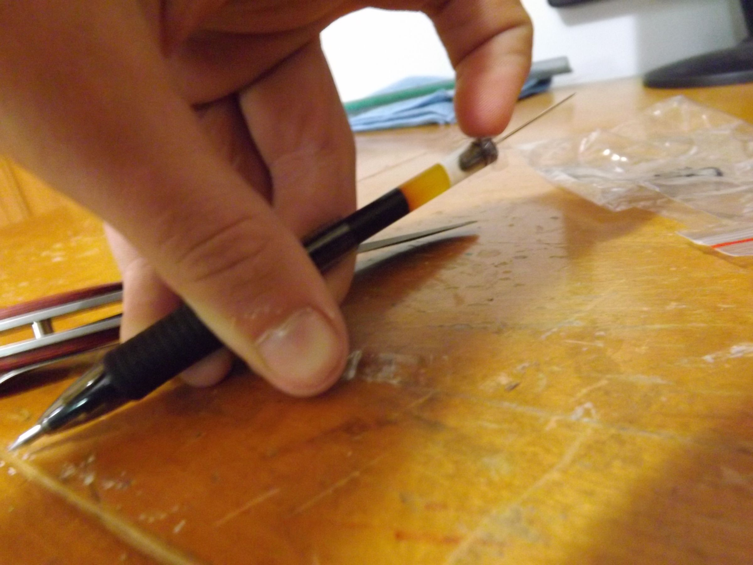 Pilot G2 Pen Gun With Needle (assemble-able). : 4 Steps - Instructables