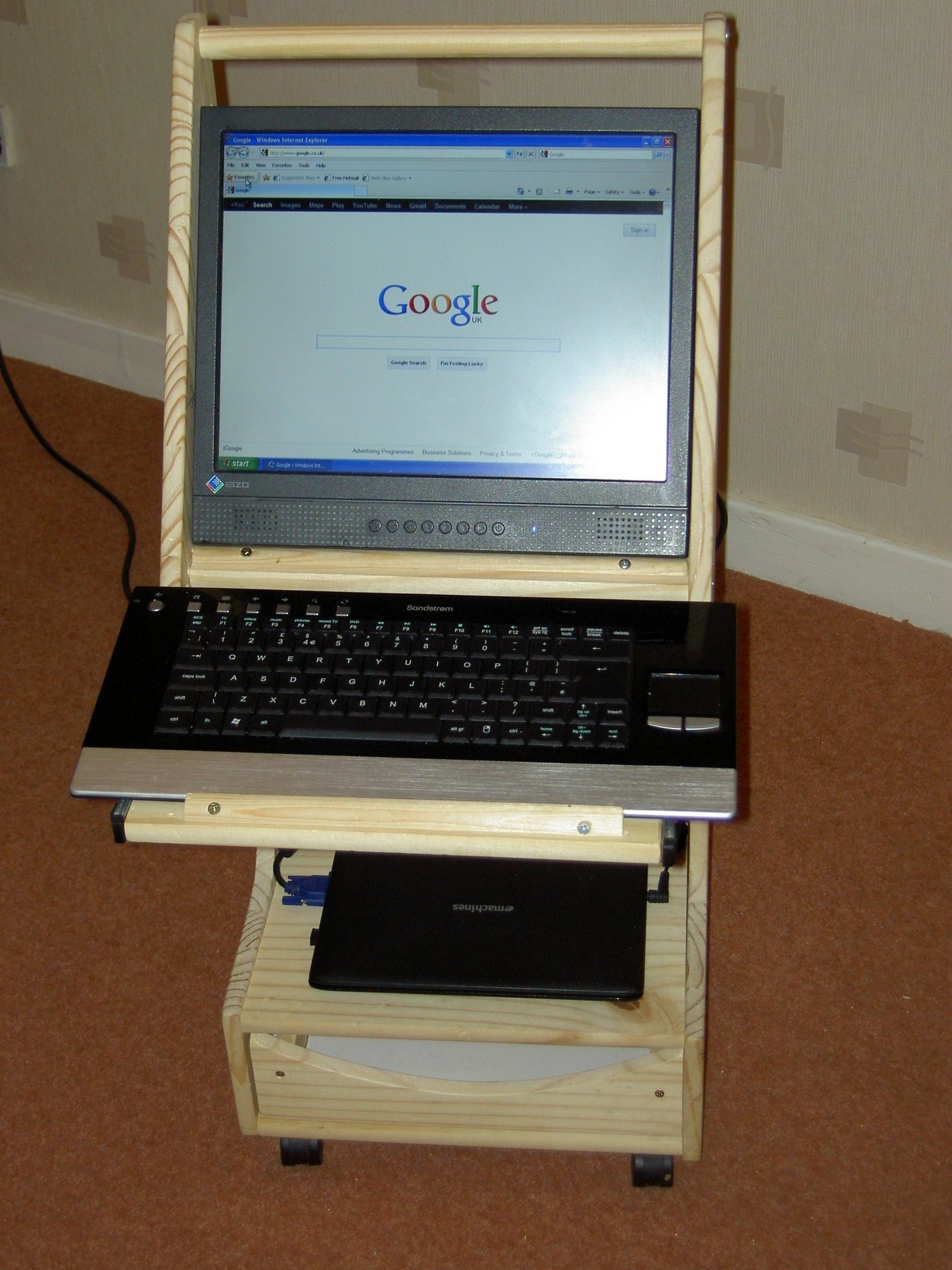 Portable Netbook Station : 8 Steps (with Pictures) - Instructables