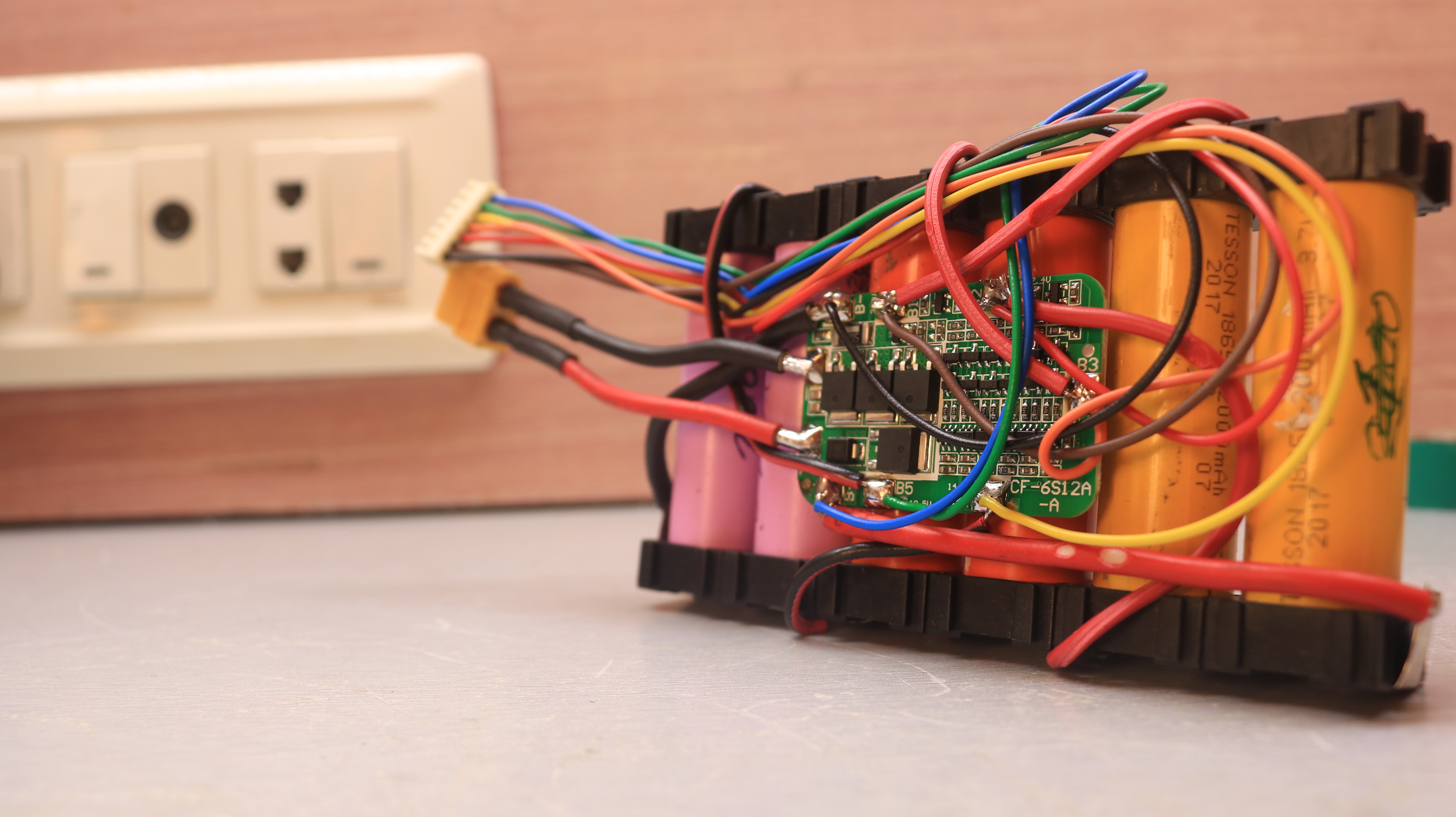 How to Make a 18650 Li-ion Battery Pack! : 7 Steps (with Pictures ...