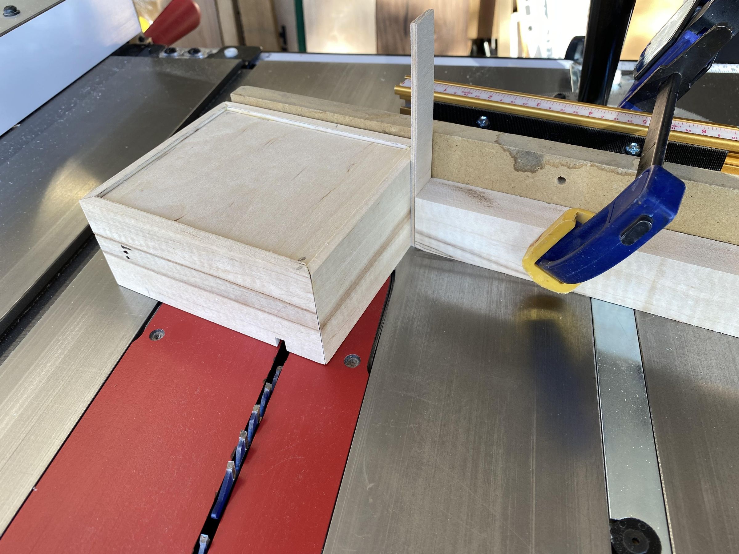 A Novel Way to Set a Box Lid : 7 Steps (with Pictures) - Instructables