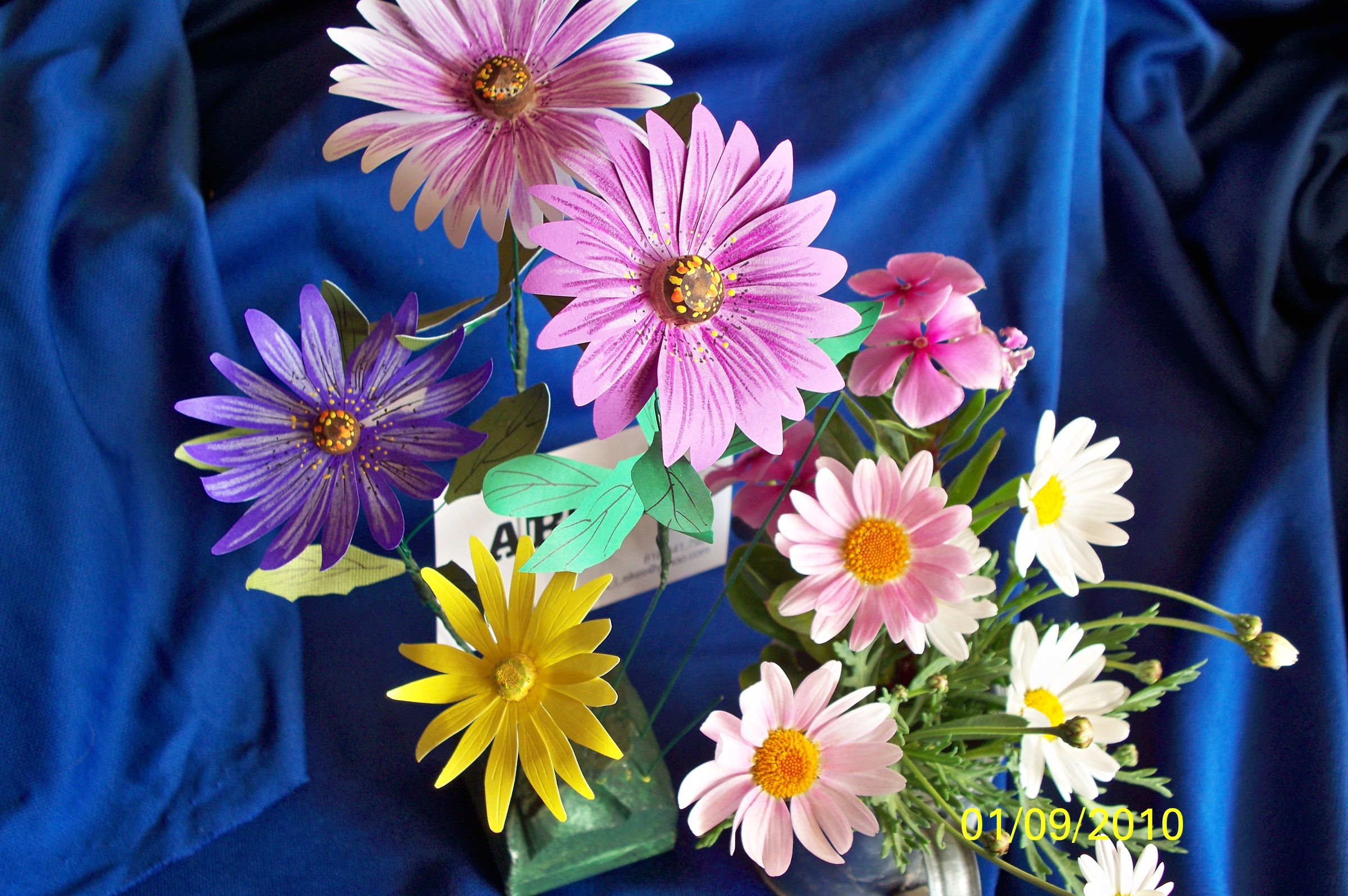 How to Make Paper Daisies : 8 Steps (with Pictures) - Instructables