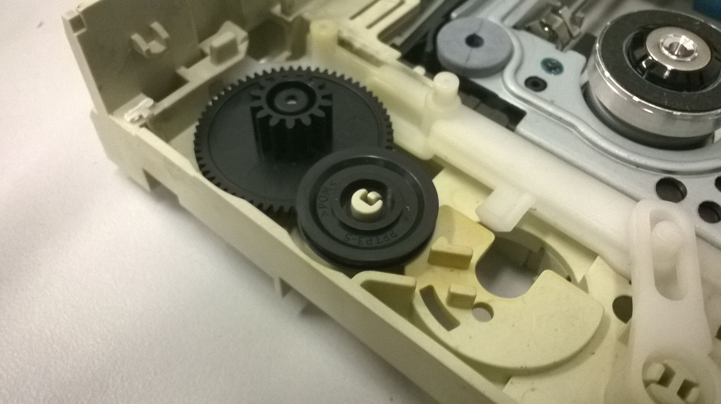 Disassembling a CD/DVD Reader and Reusing Its Parts : 12 Steps (with ...