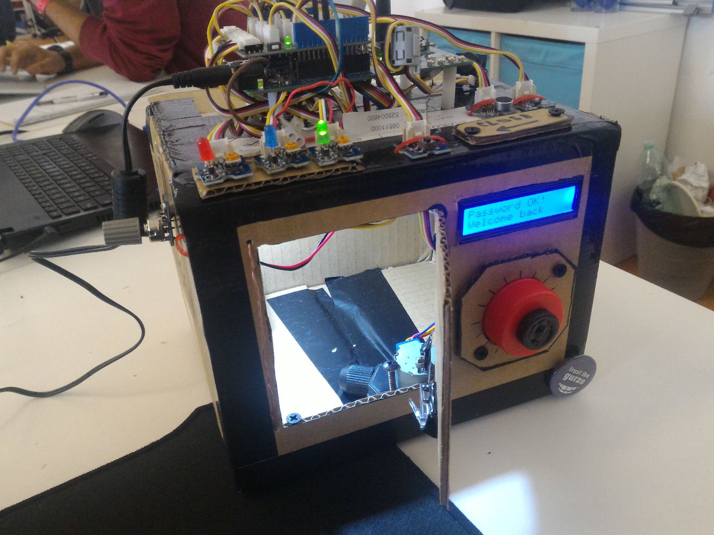 CardBoard Secure, a Really Complex Strongbox for Beginner : 5 Steps ...