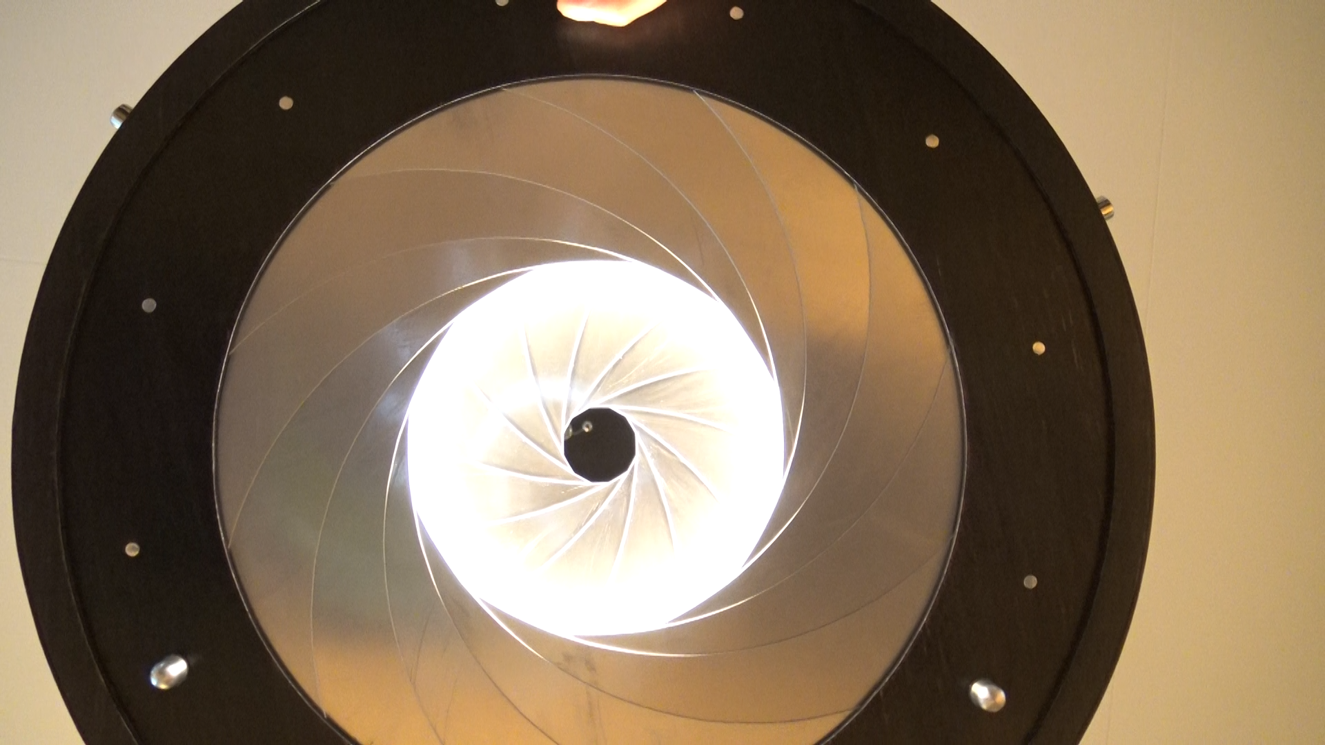 Dim the Lights Without a Dimmer - Mechanical Dimming Iris Lamp : 12 ...