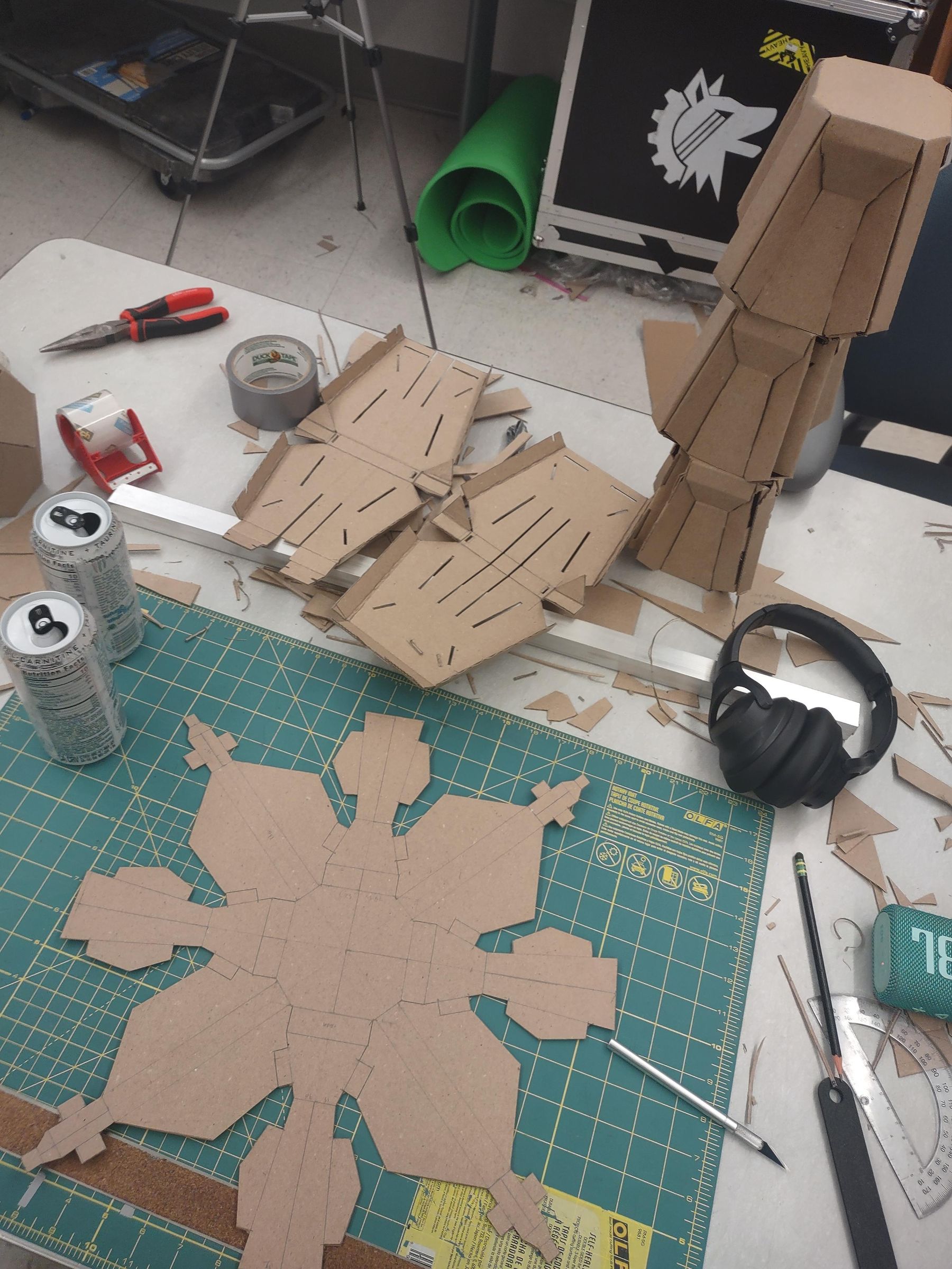 No Tape Cardboard Stool - 18 In. 180+ Lbs - No Glue, No Tape, No ...