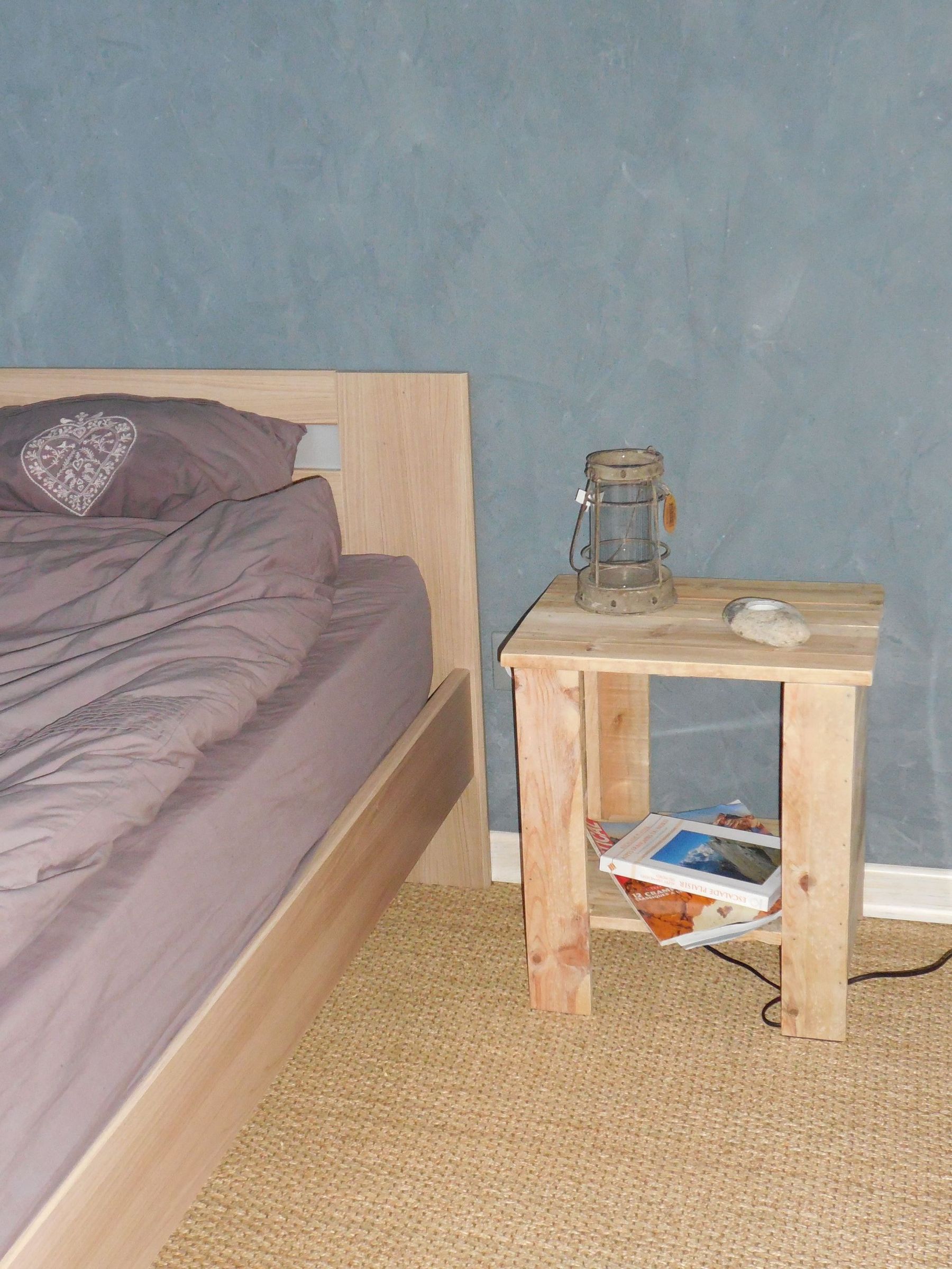 Simple Bedside Table With Pallet : 5 Steps - Instructables