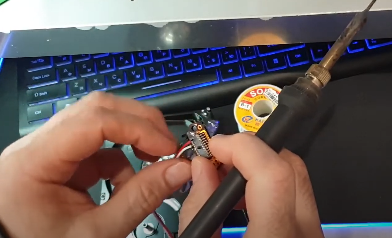 DIY Laser Projector From Two Old HDD : 10 Steps - Instructables