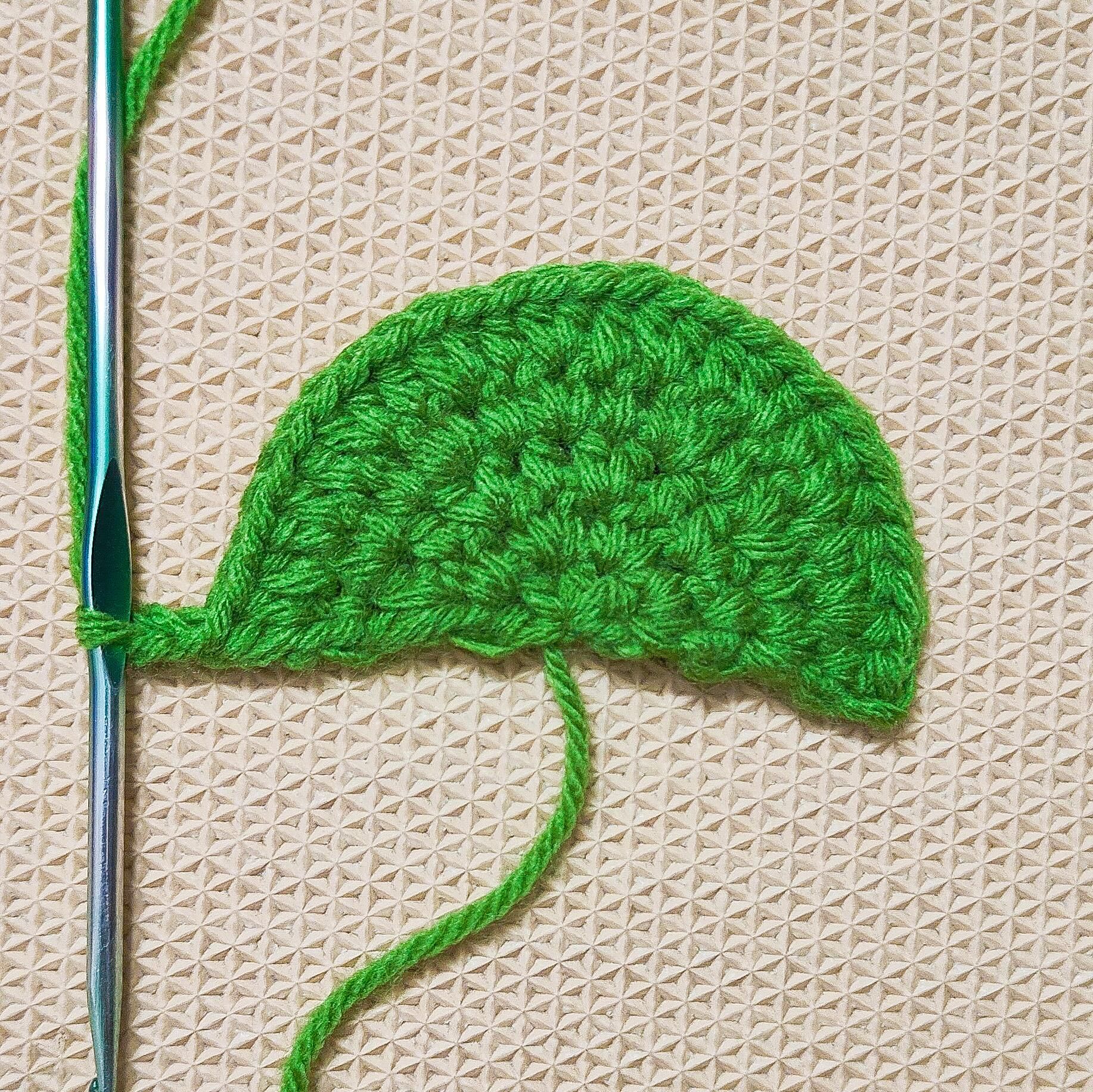 How to Make a Perfect Semi Circle With Half Double Crochets : 7 Steps ...