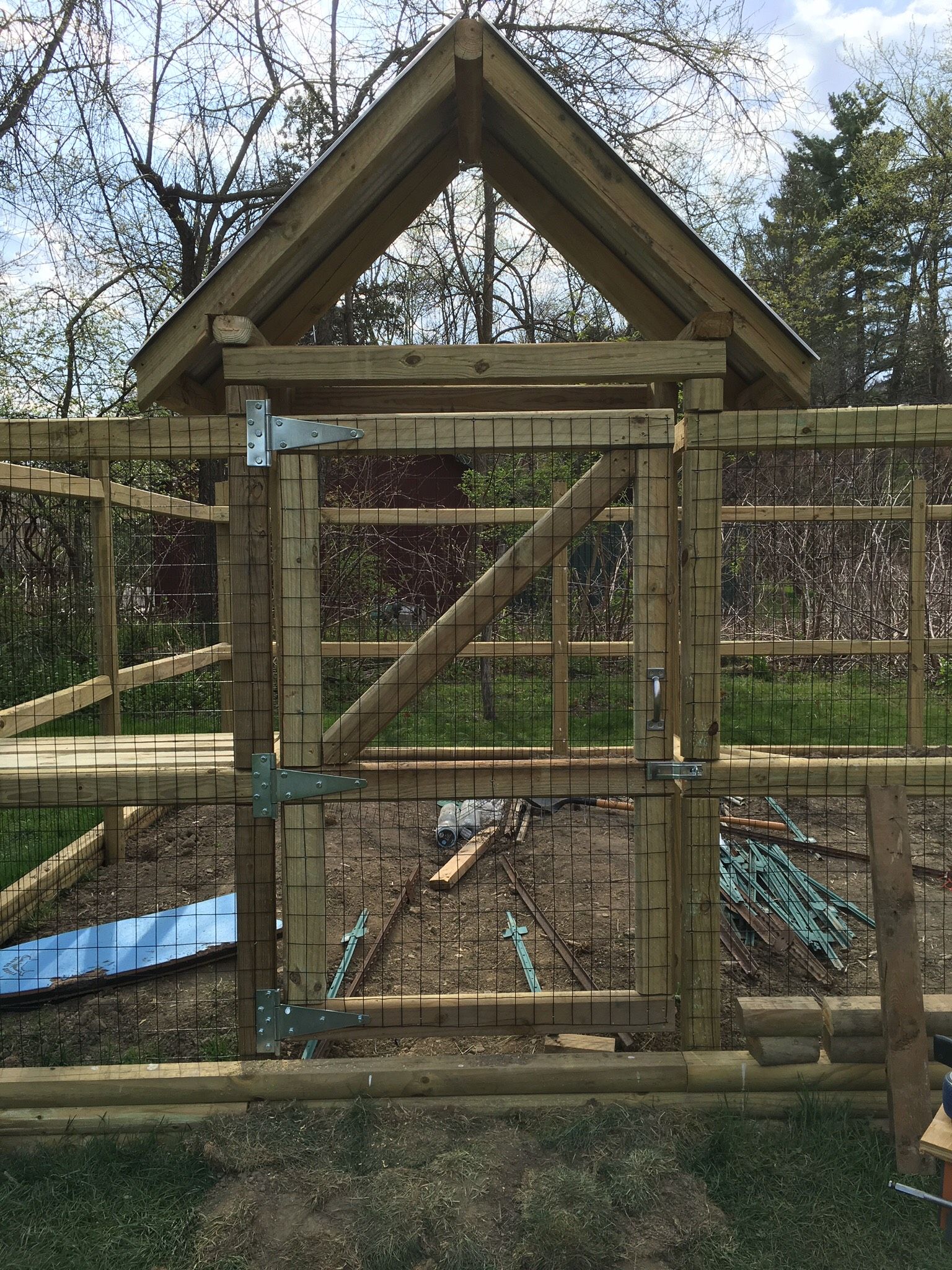 Self Watering Garden Enclosure : 14 Steps (with Pictures) - Instructables