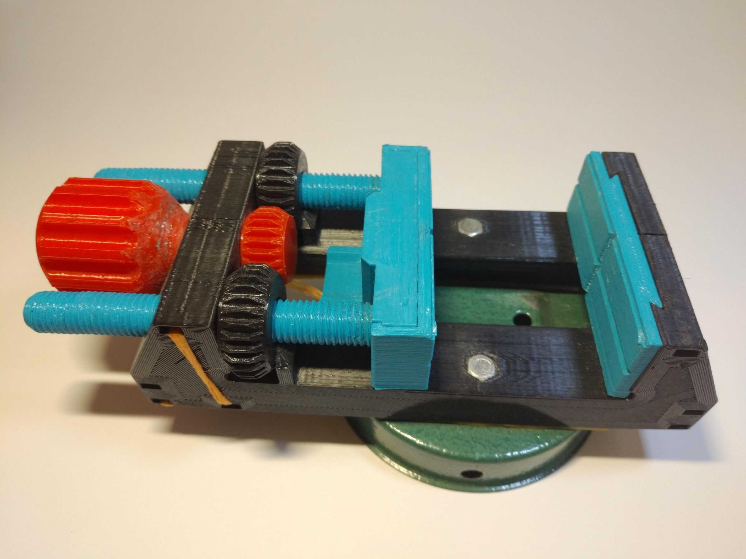 DIY Easy Bench Vise : 12 Steps - Instructables