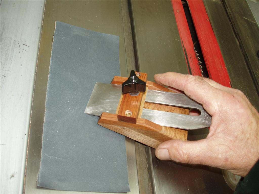 How to Sharpen Your Woodworking Tools With Sandpaper : 9 Steps ...
