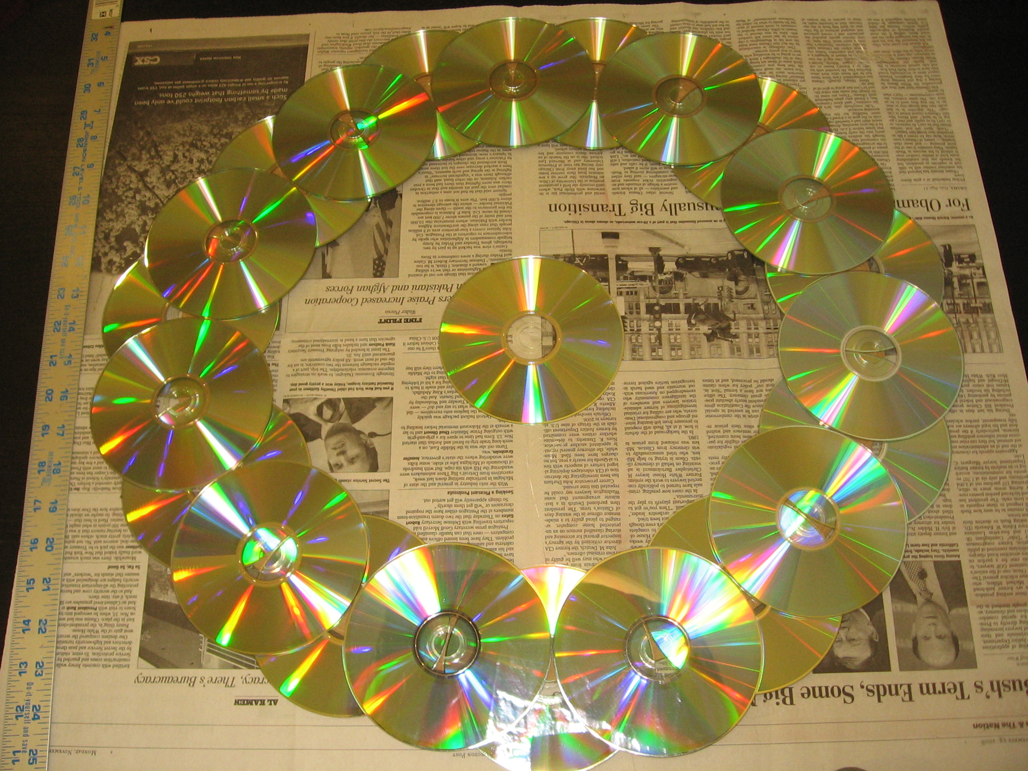 CD Wreath : 5 Steps - Instructables