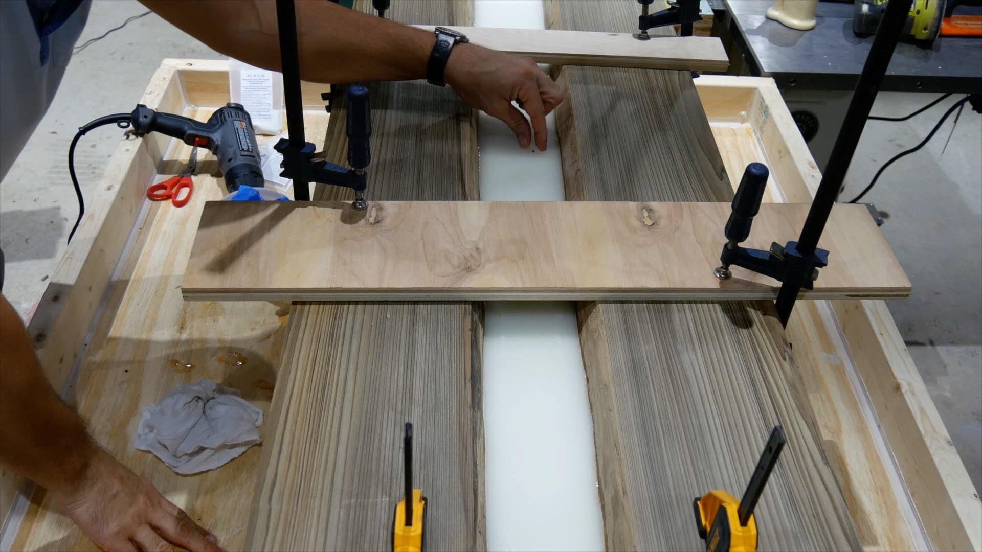 DIY Epoxy River Glow Table : 21 Steps (with Pictures) - Instructables