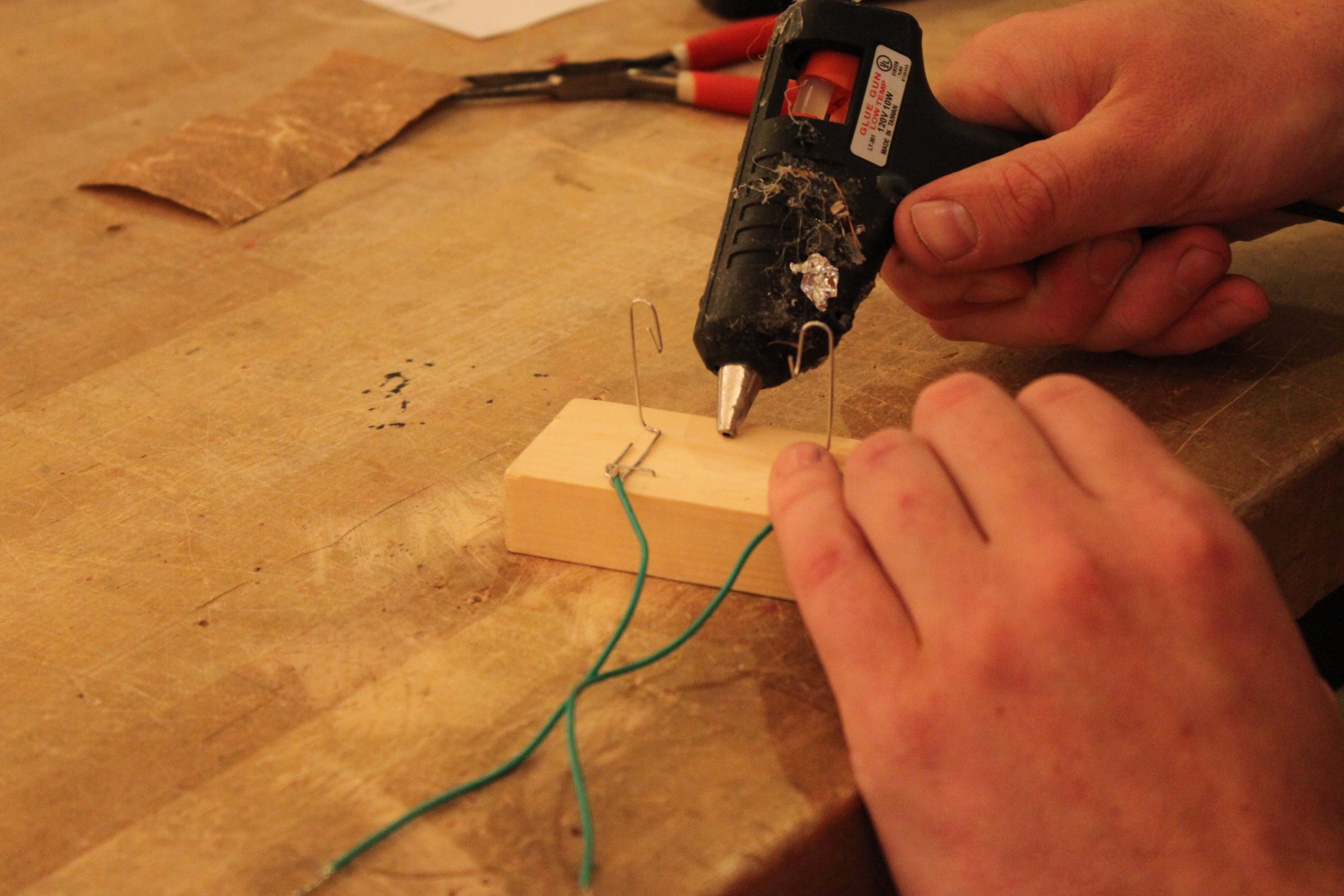 How to Make a Simple Motor : 8 Steps (with Pictures) - Instructables