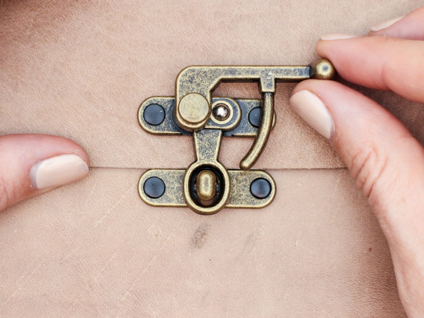 Leather Hardware: Buckles and Clasps : 9 Steps - Instructables