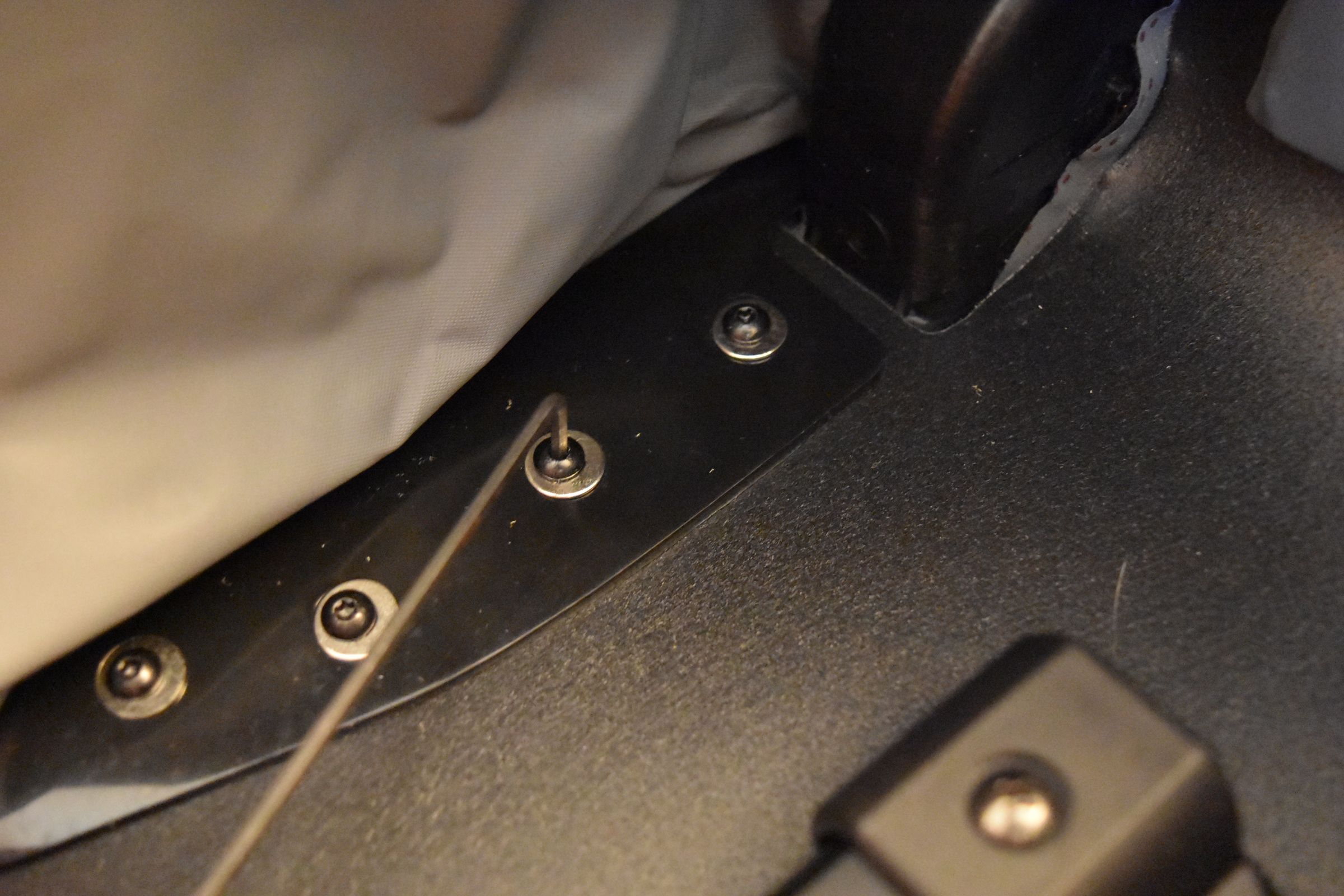 Replacing the Wheels on an Old Samsonite Carry-on Suitcase : 4 Steps ...