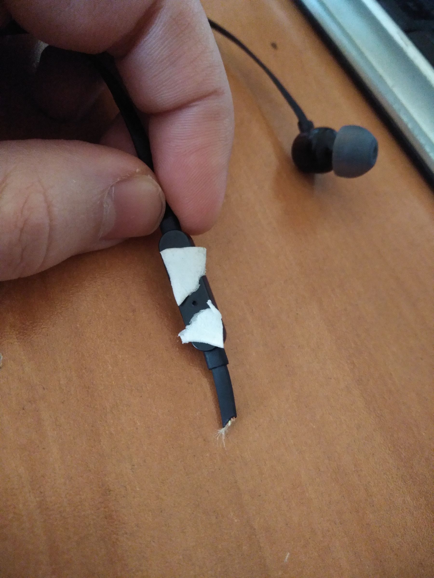 Making a Piezo Pickup Like Microphone From a Broken Earphone to Record ...