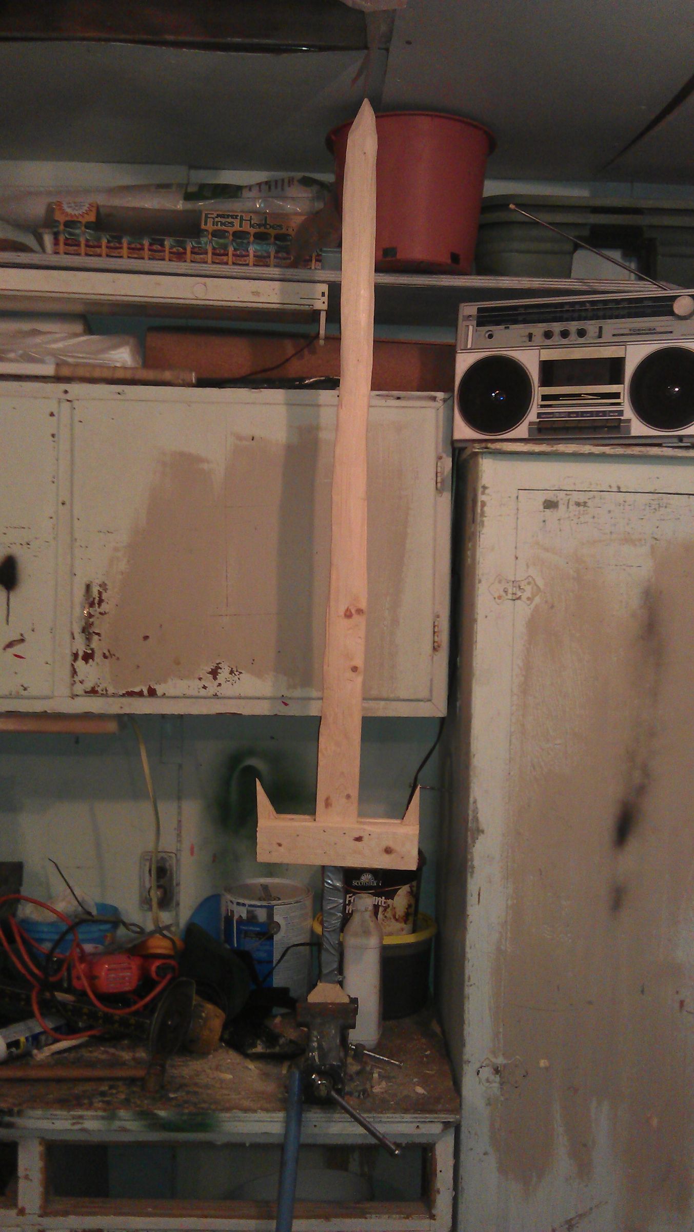 Cheap and Easy Wooden Knight's Longsword : 6 Steps - Instructables