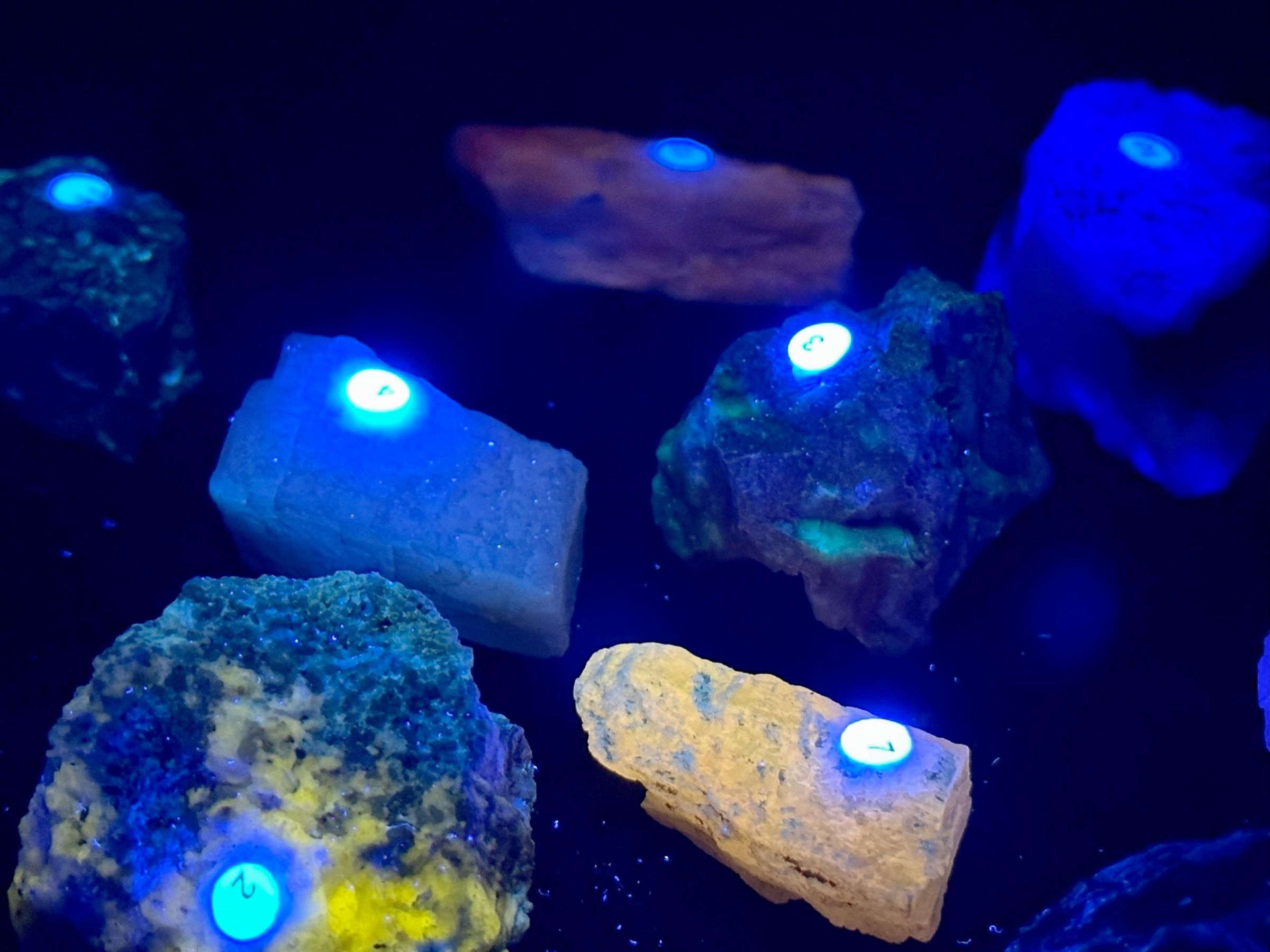 Build a Simple UV Photography Box : 25 Steps (with Pictures ...