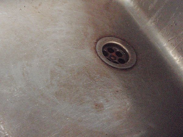 How to Clean a Stained Kitchen Sink - No Chemicals! : 3 Steps ...