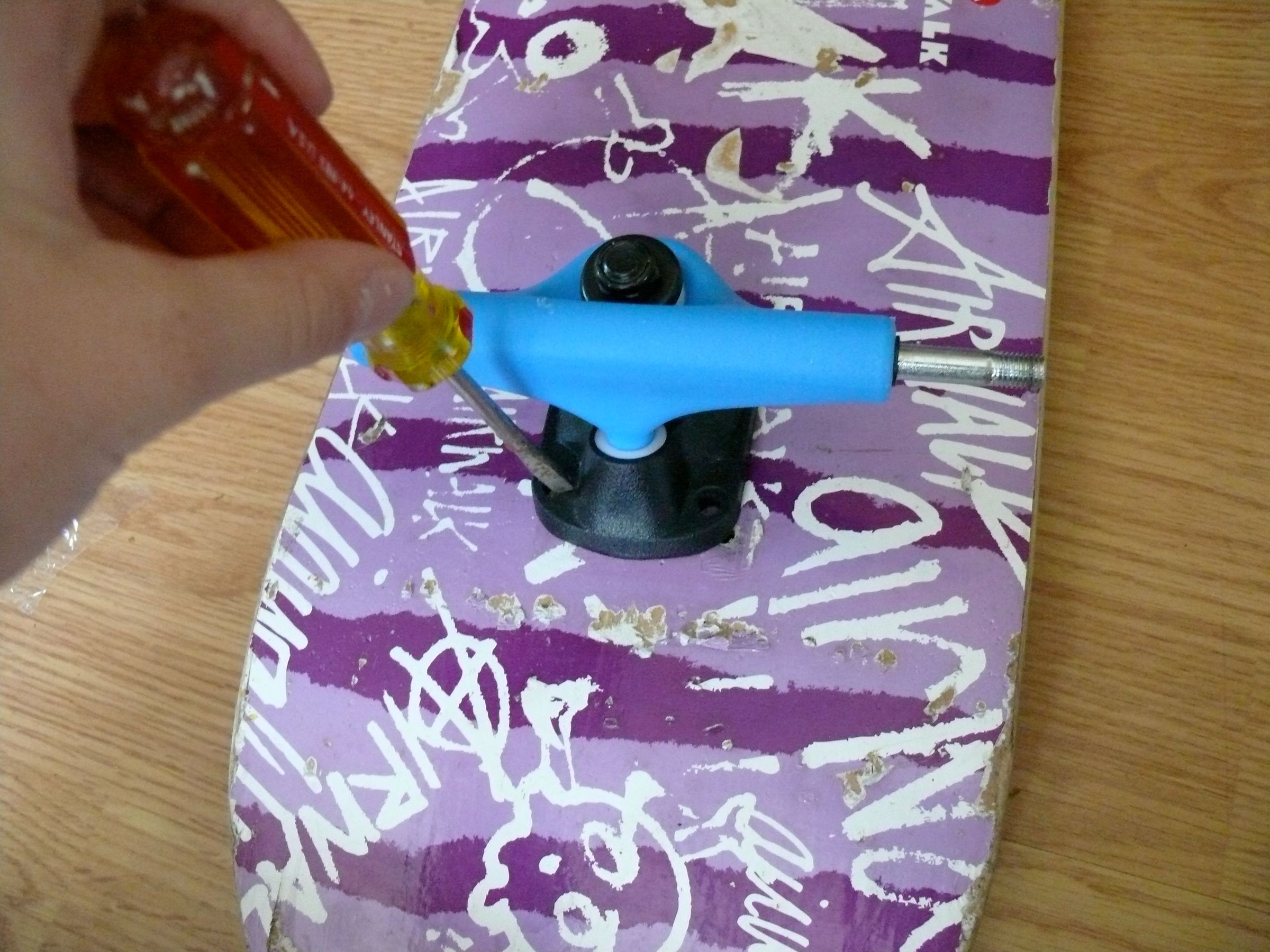 How to Customize Your Old Skateboard : 6 Steps - Instructables