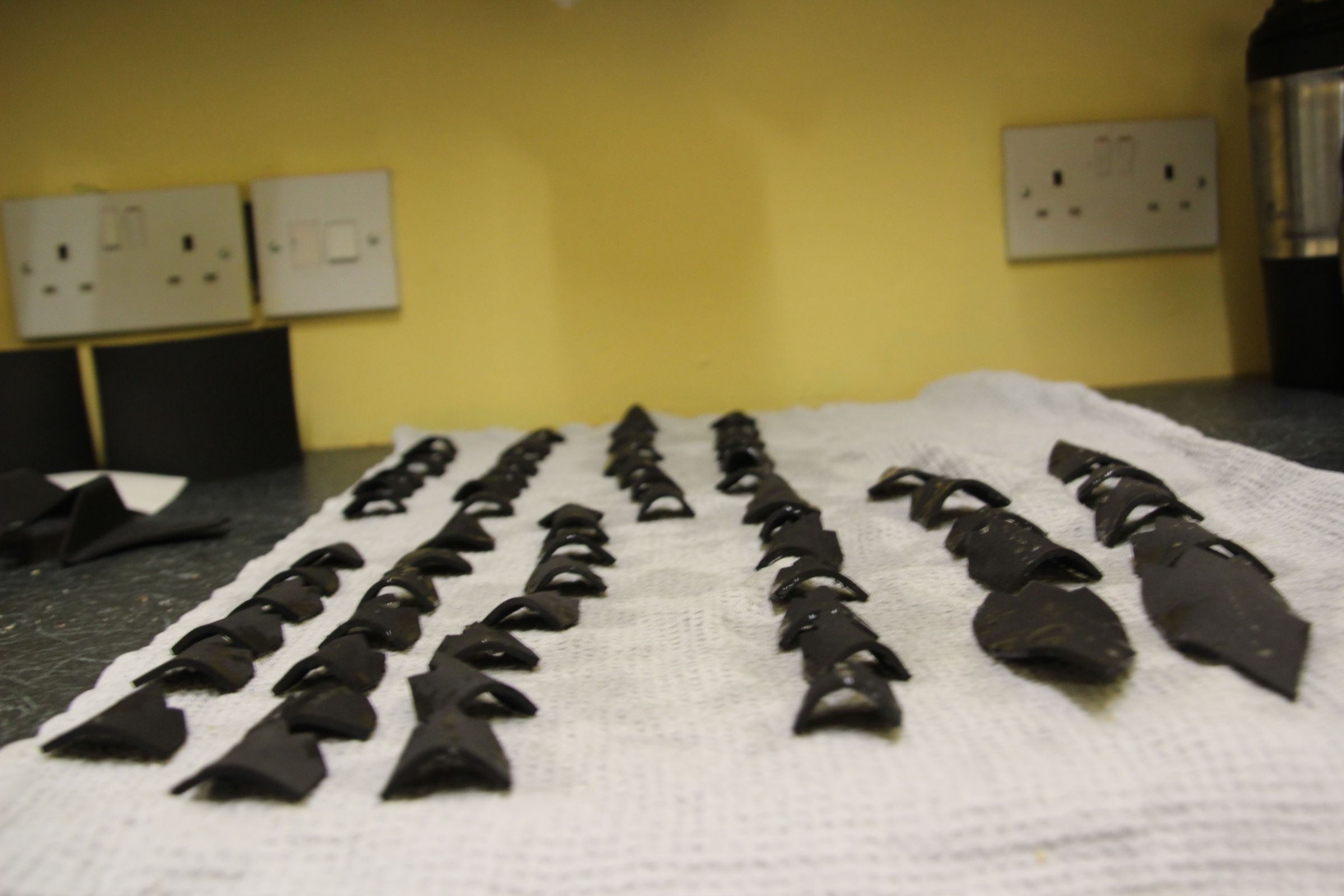 Ring Wraith Gauntlets : 9 Steps (with Pictures) - Instructables