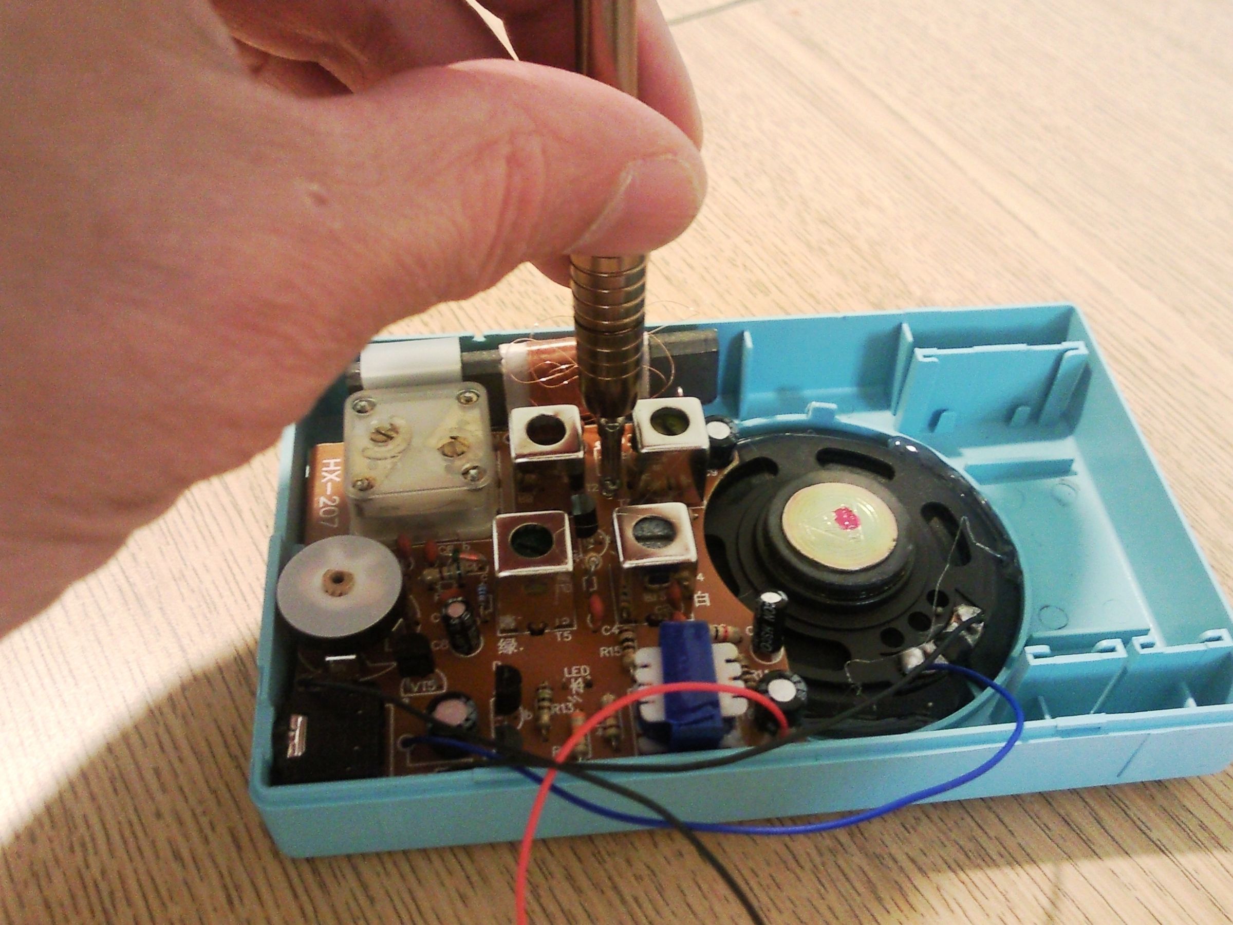 Assembling AM Radio Receiver Kit : 9 Steps (with Pictures) - Instructables