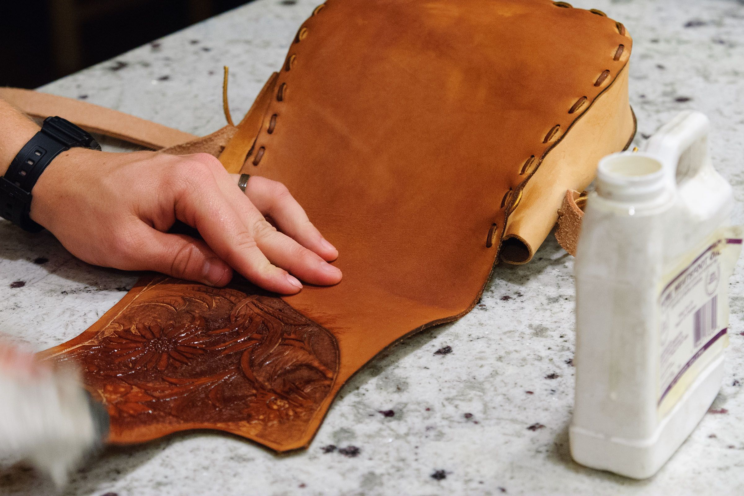 Tooling a Simple Leather Purse : 8 Steps (with Pictures) - Instructables
