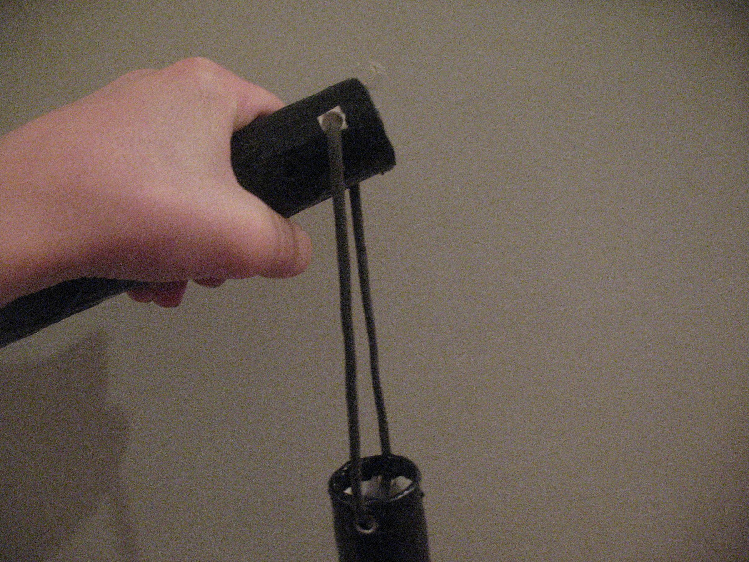 Nunchuck/Nunchaku Tricks for Dummies : 6 Steps - Instructables