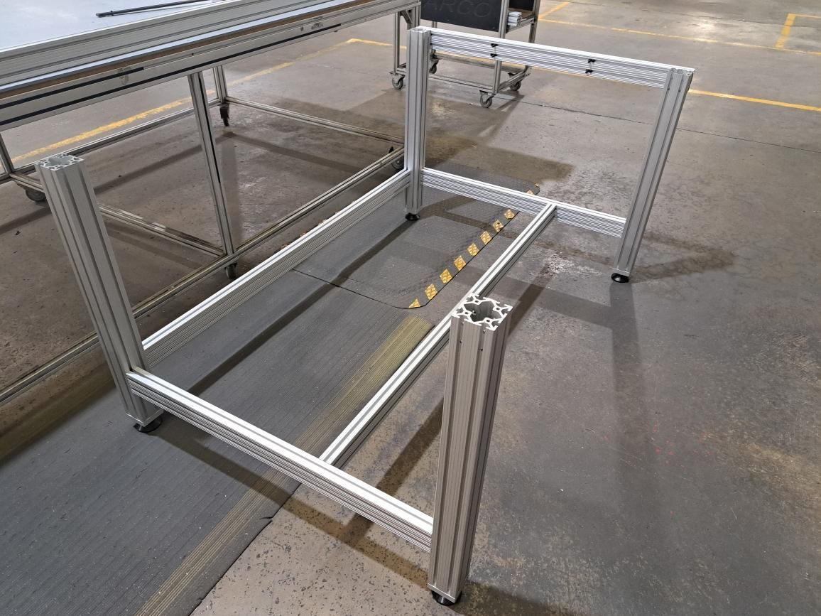 How to Build a T-Slot Aluminum Workstation Desk With a Light and ...