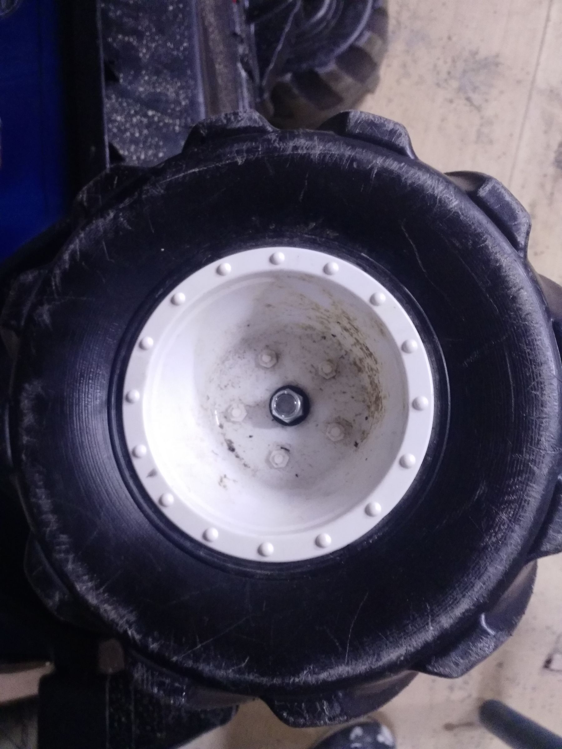 How to Thread the Axles on a Power Wheels Ride-on : 5 Steps (with ...