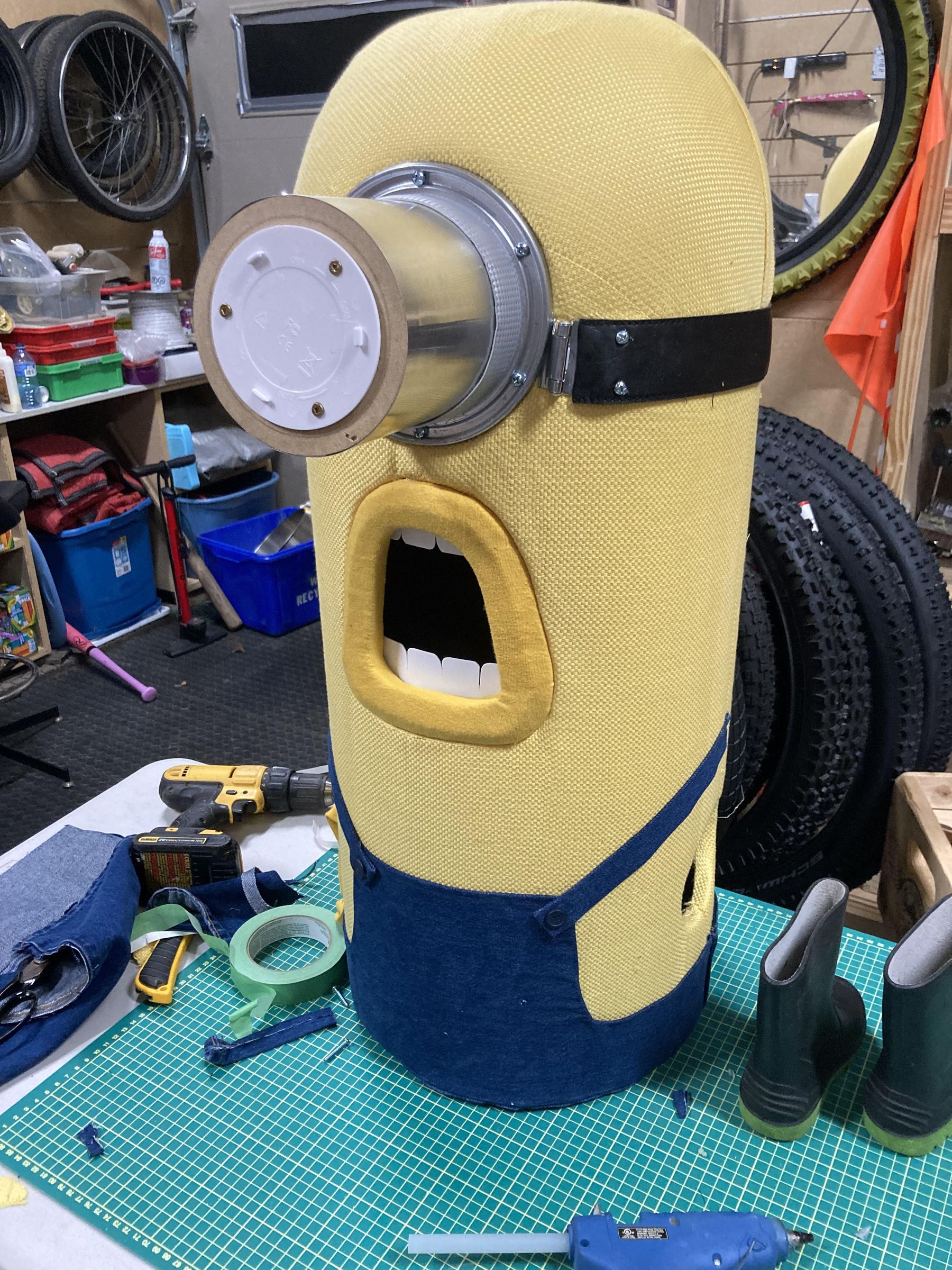 Despicable Me Mega Minion Mel Kid's Costume : 8 Steps (with Pictures ...