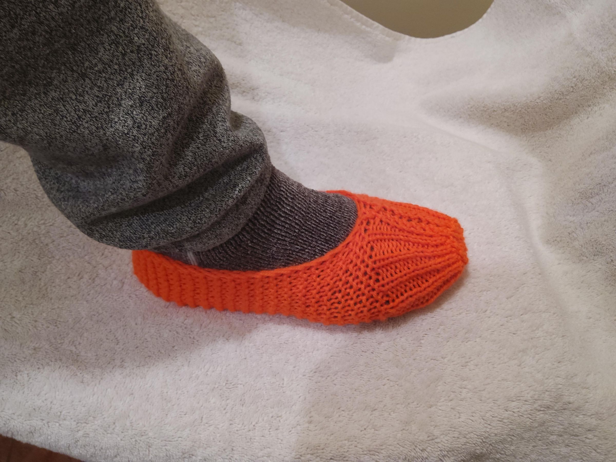 COZY CABIN SLIPPERS, in 4 Easy Steps : 4 Steps - Instructables