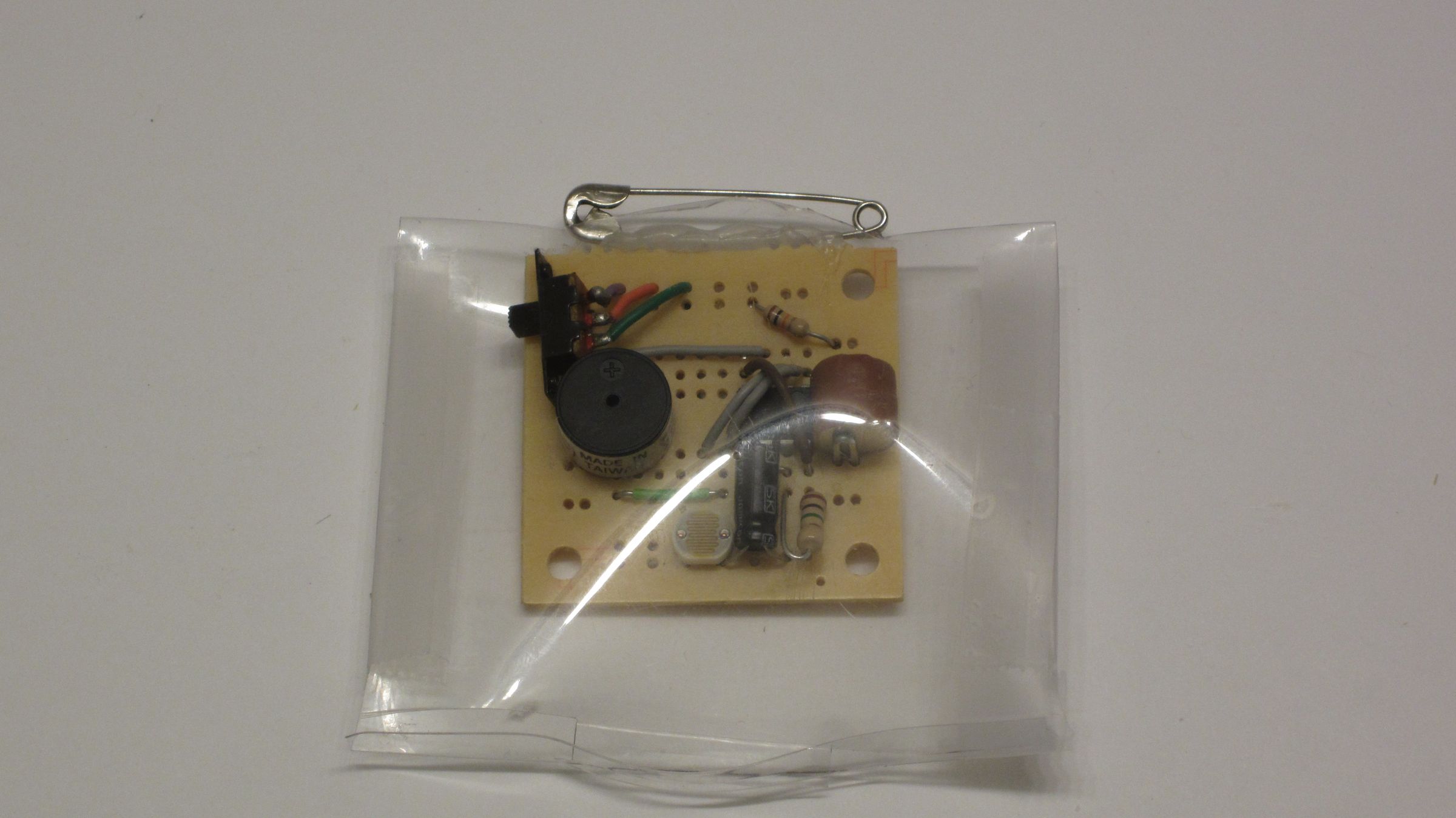 Flashlight Tag Light Sensitive Badges : 8 Steps - Instructables