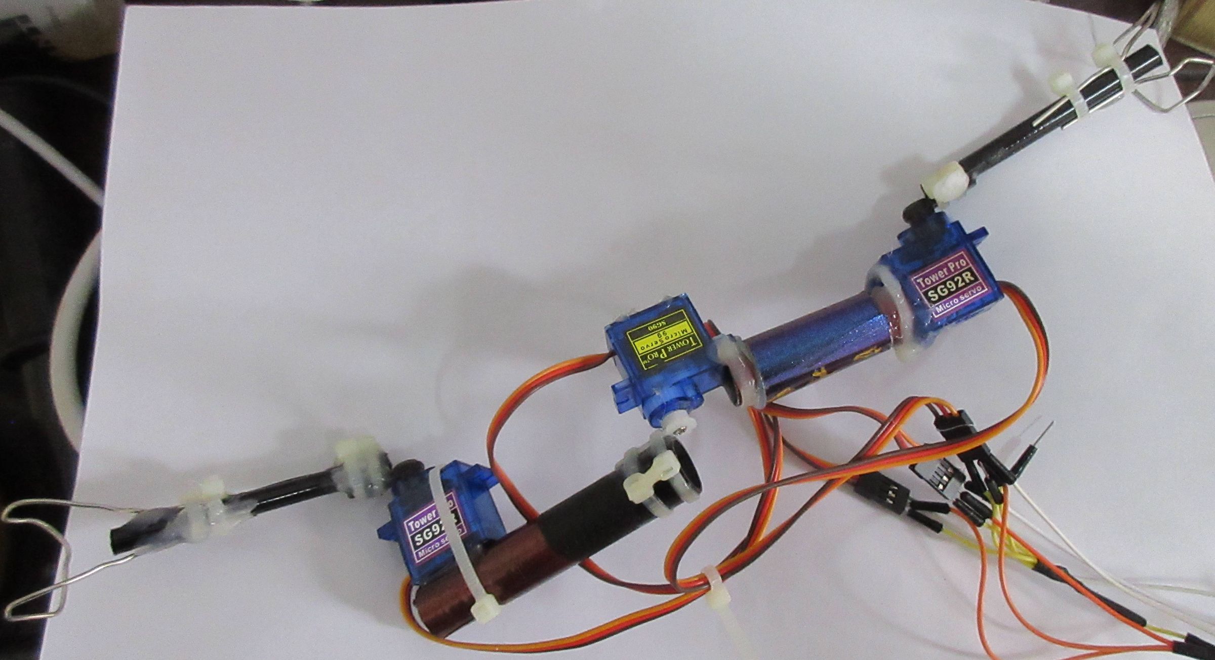 MonkeyBot - 3 Servo Climbing Robot (with Pictures) - Instructables