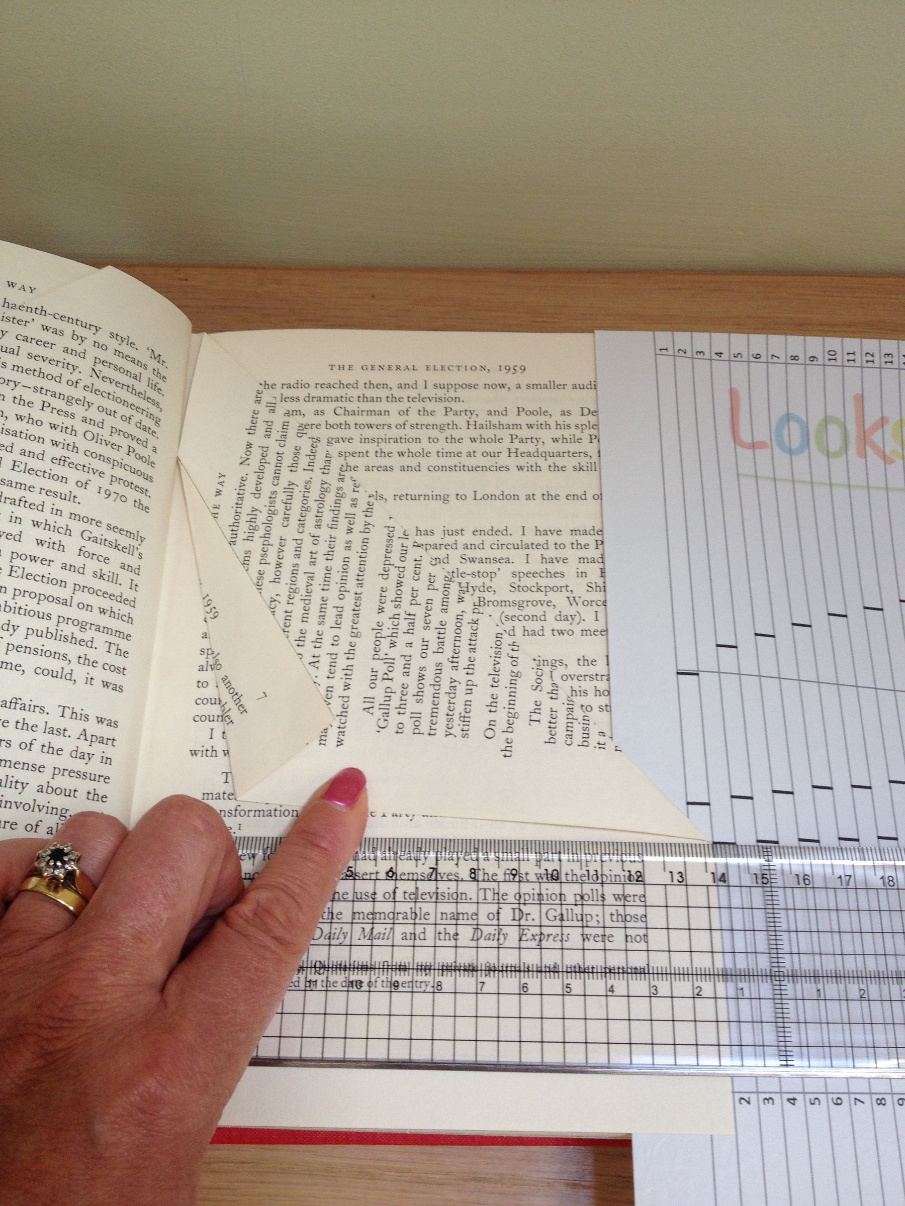 Paw Prints Folded Book Art : 8 Steps - Instructables