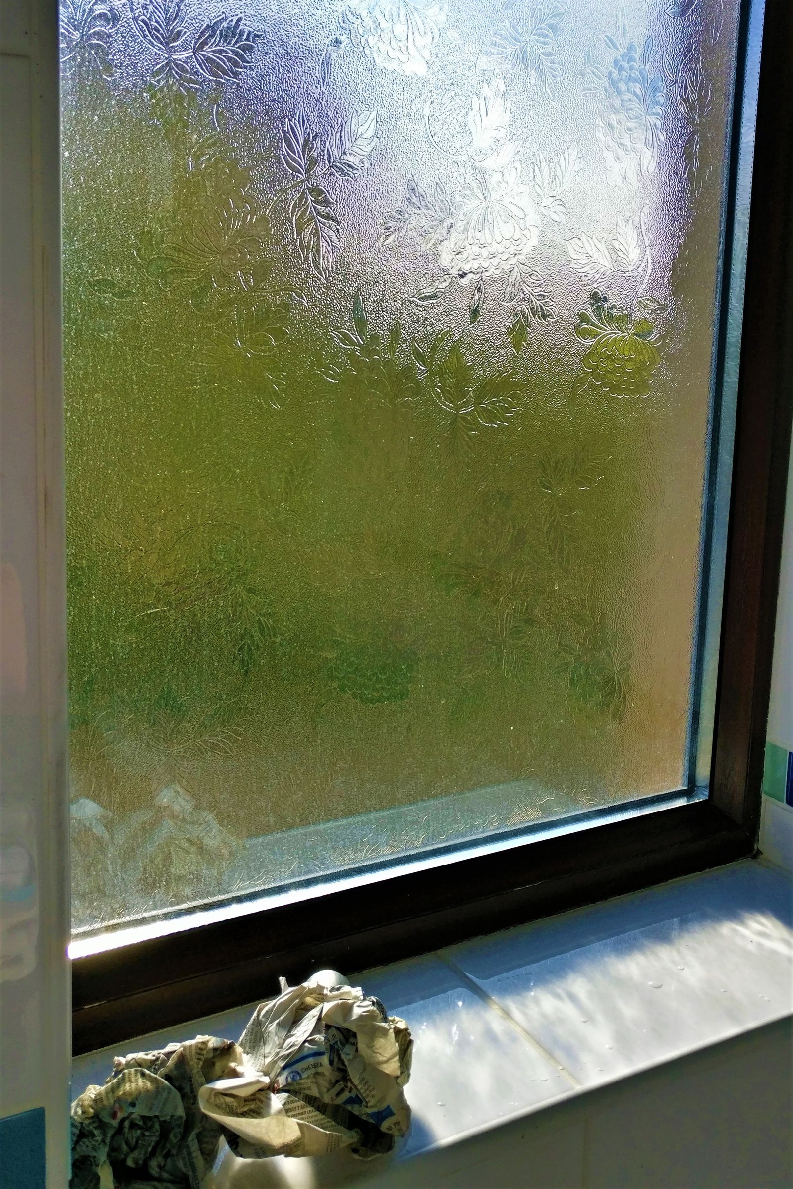 Crystal Clear Window Cleaning With Newspaper! : 4 Steps - Instructables