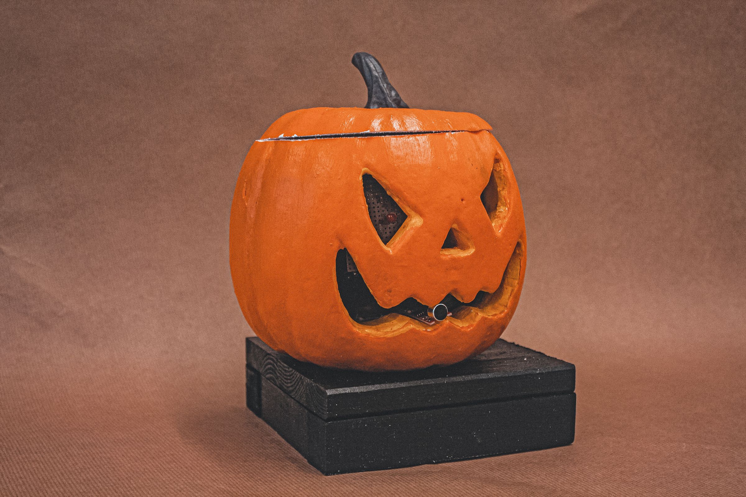 Interactive Jack-o'-lantern : 5 Steps (with Pictures) - Instructables
