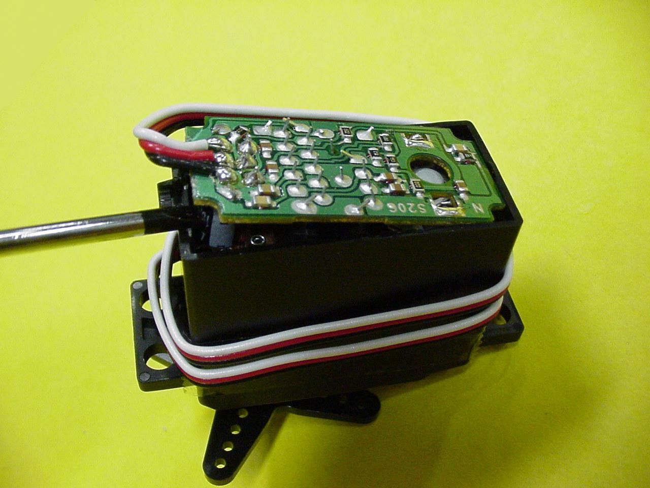 How to Modify a Servo Motor for Continuous Rotation ( One Motor Walker ...